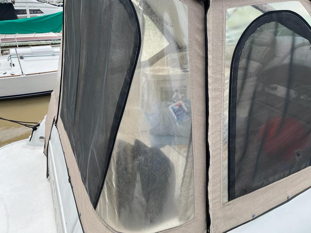 2003 Larson Cabrio 310 Mid-Cabin Cruiser for sale - YachtWorld