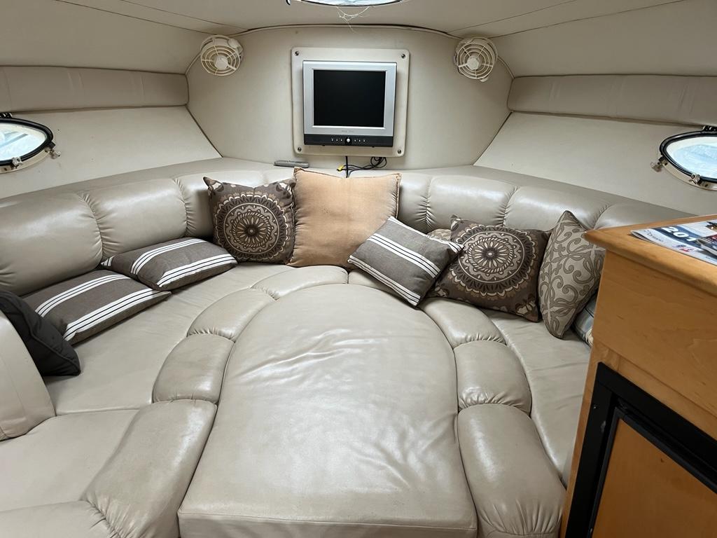 2003 Larson Cabrio 310 Mid-Cabin Cruiser for sale - YachtWorld