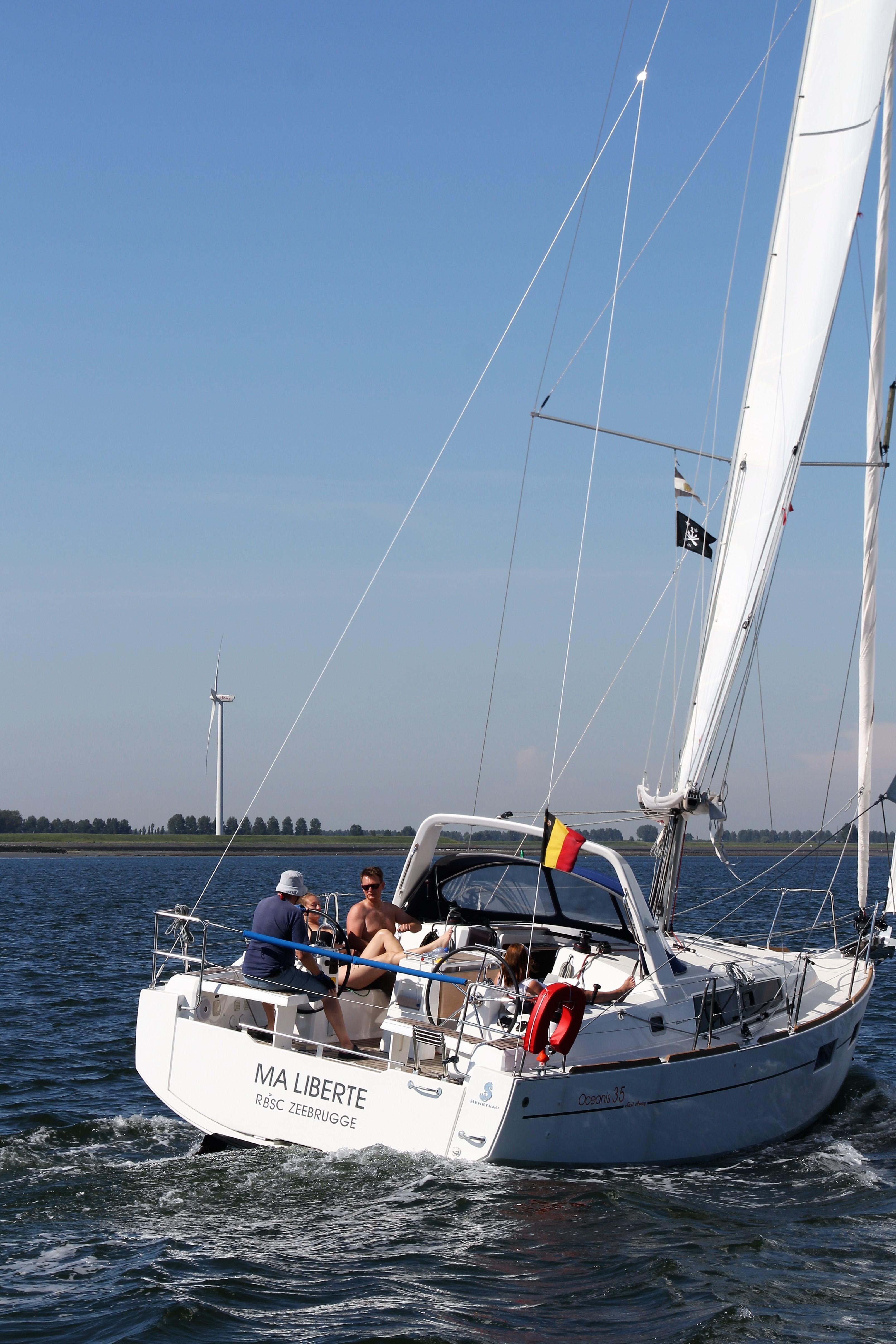 2016 Beneteau Oceanis 35 Cruiser for sale - YachtWorld