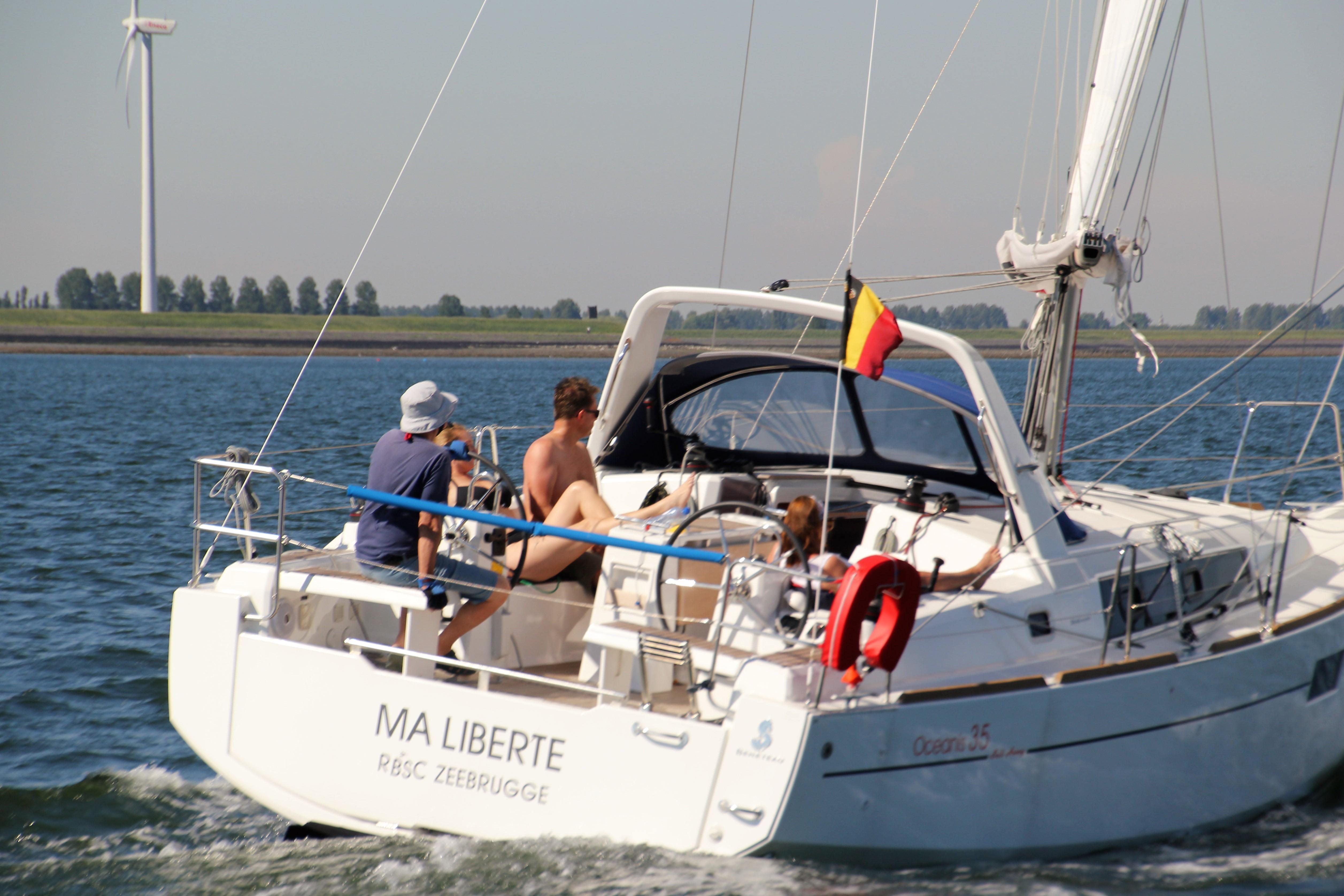 2016 Beneteau Oceanis 35 Cruiser for sale - YachtWorld