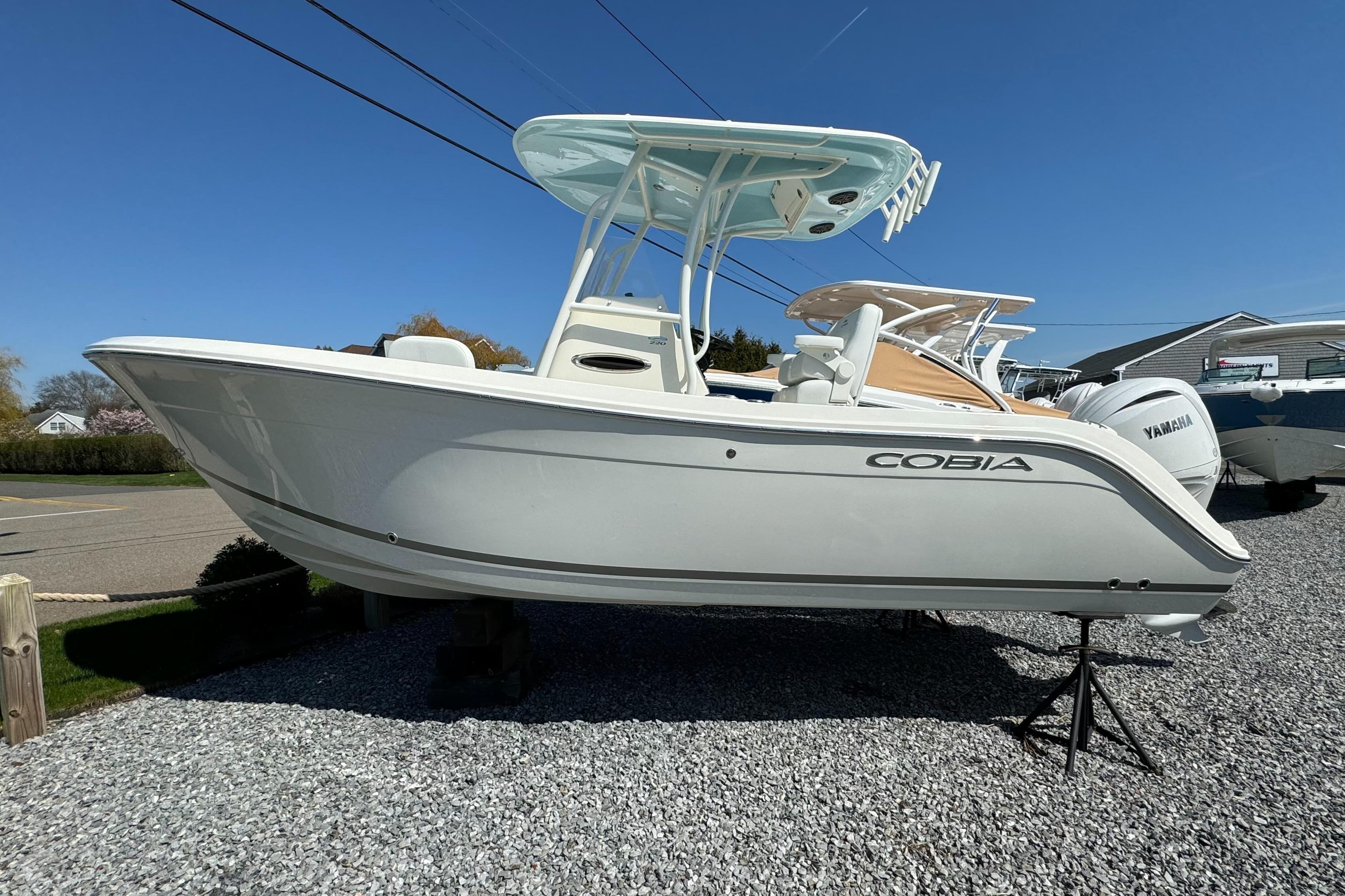 2024 Cobia 220 Center Console Center Console for sale - YachtWorld