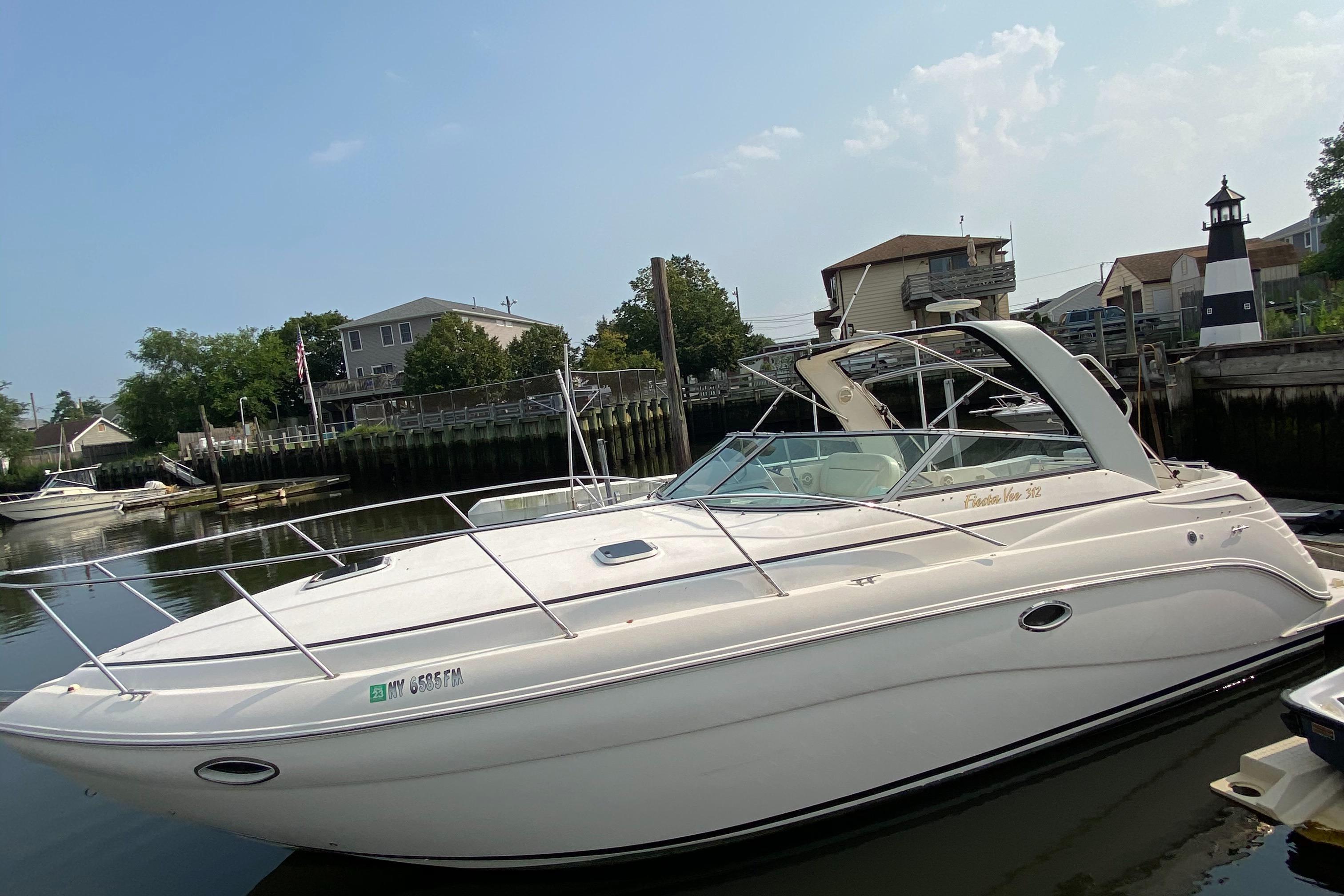 2004 Rinker 312 Fiesta Vee Express Cruiser for sale - YachtWorld