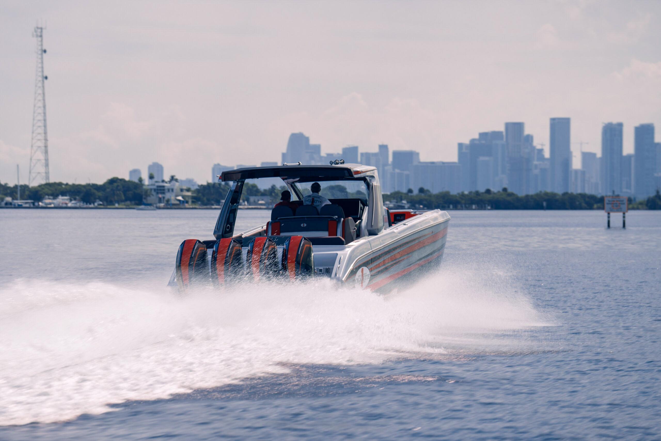 2025 Cigarette 41 Nighthawk Walkaround Konsol till salu- YachtWorld