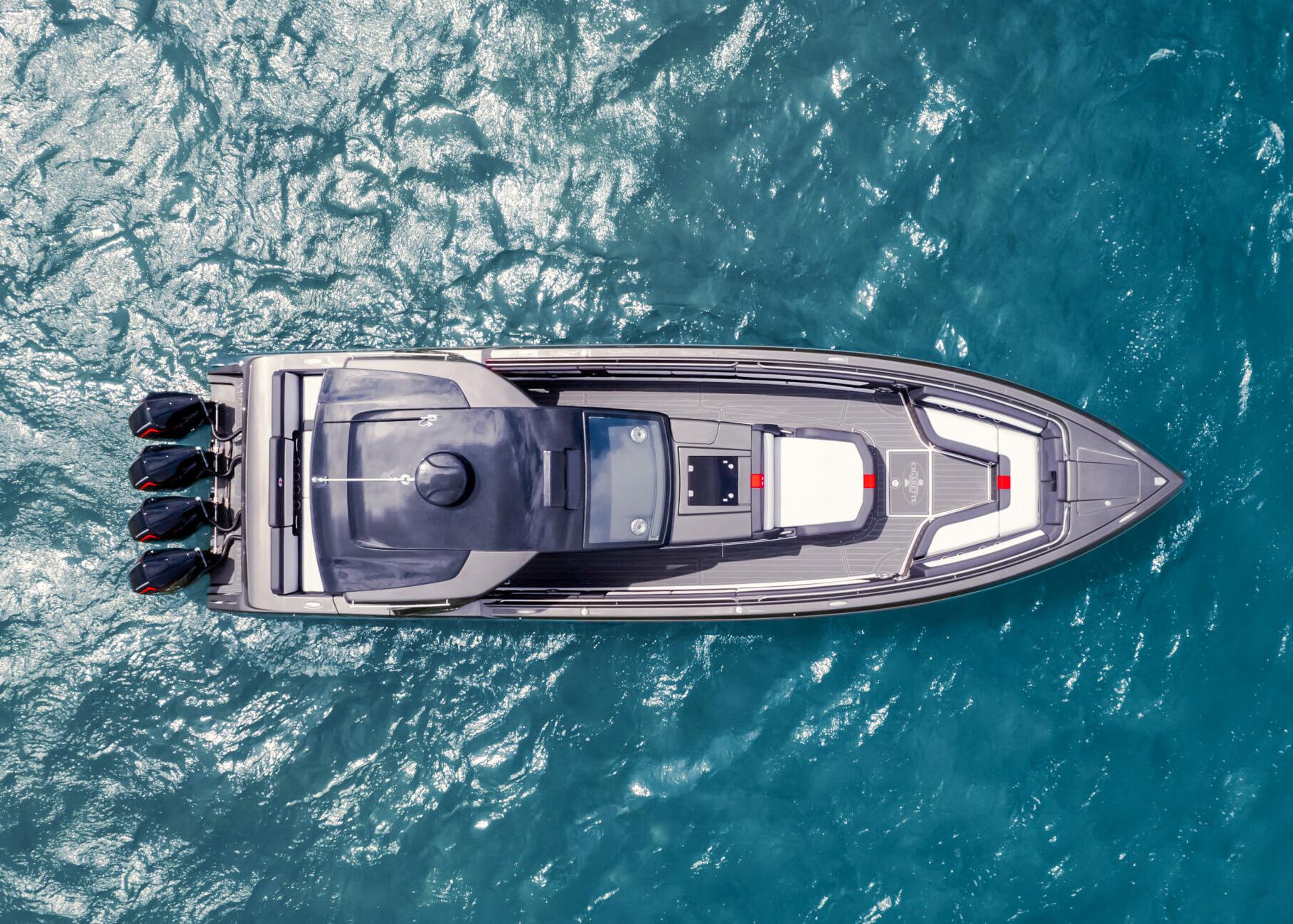 2025 Cigarette 41 Nighthawk Barche a console centrale in vendita ...