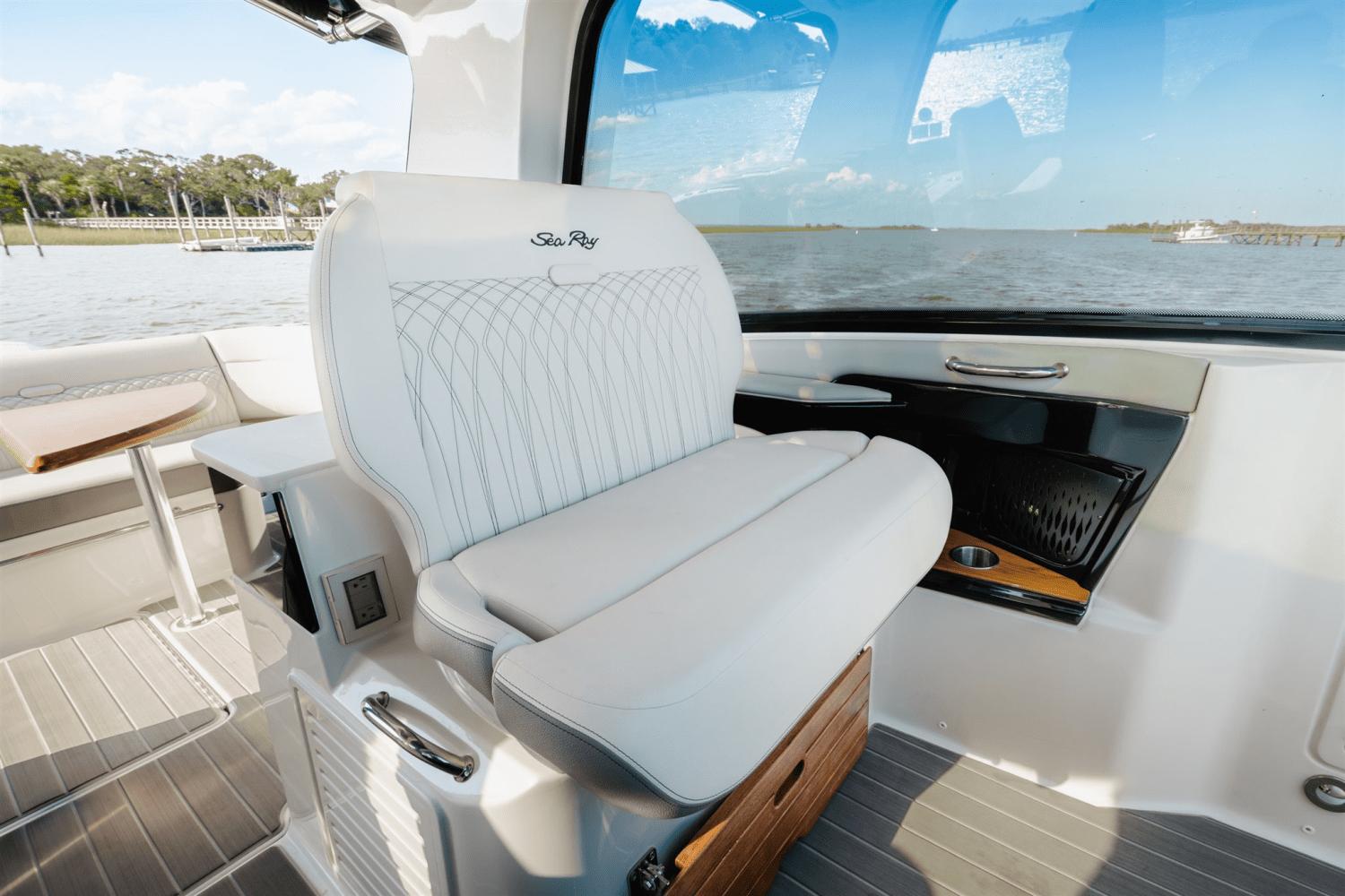 2023 Sea Ray Sundancer 370 Outboard Sport kruisers te koop- YachtWorld
