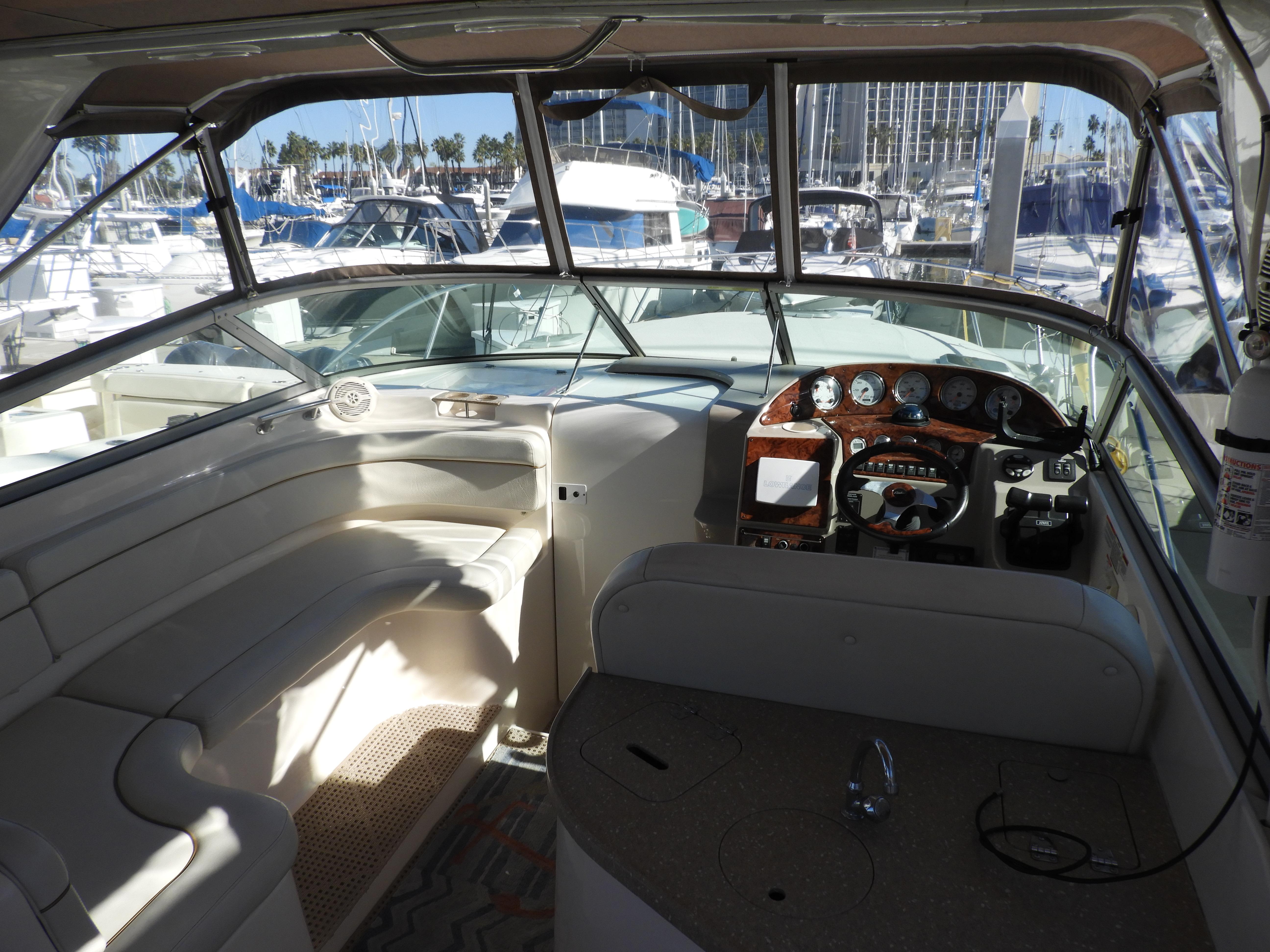 2005 Rinker 320 Express Cruiser Express Cruiser for sale - YachtWorld