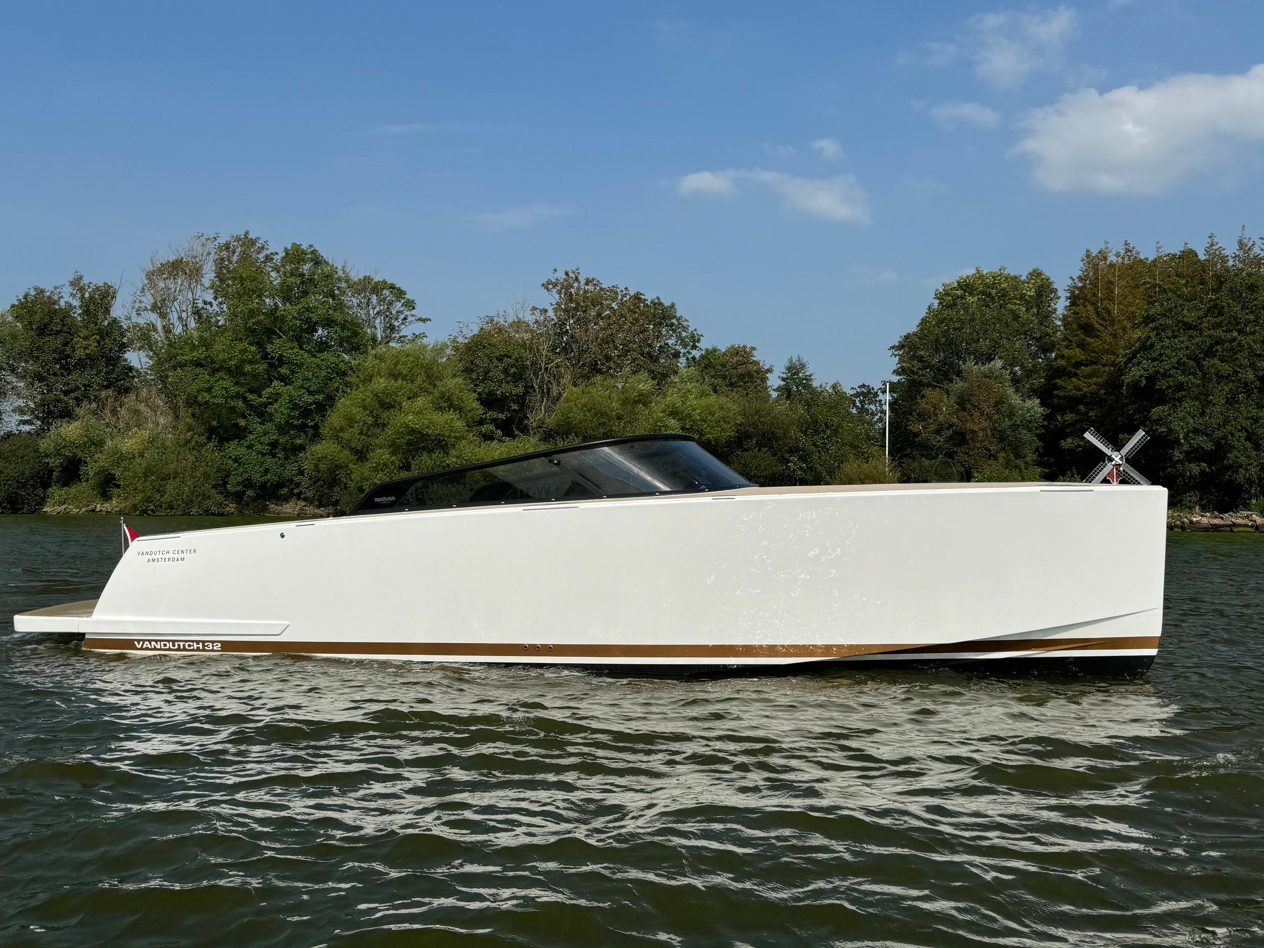 Neu 2024 VanDutch 32 - DEMO | YachtFocus