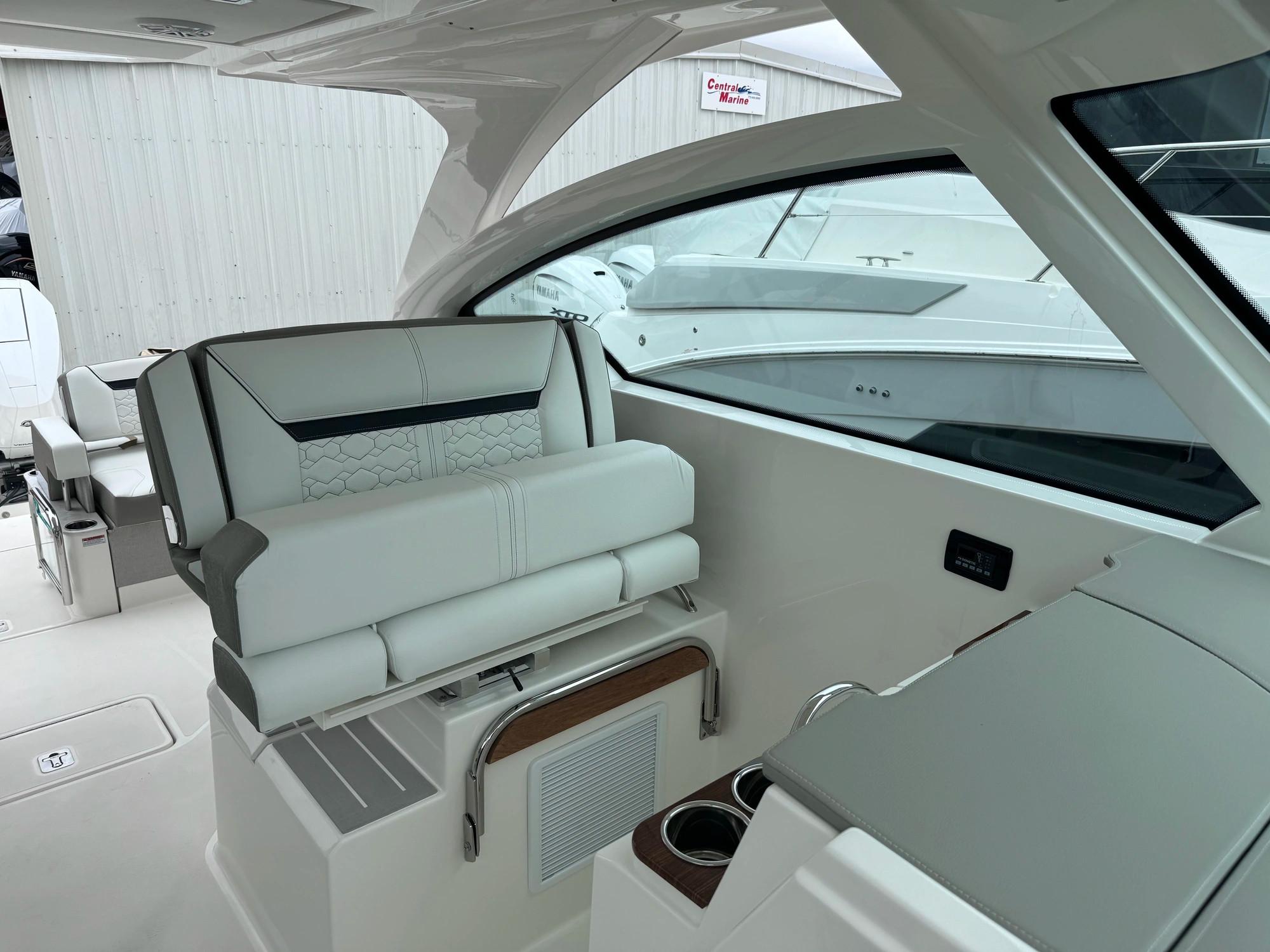 2024 Tiara Yachts 34 LX Motor Yachts for sale - YachtWorld