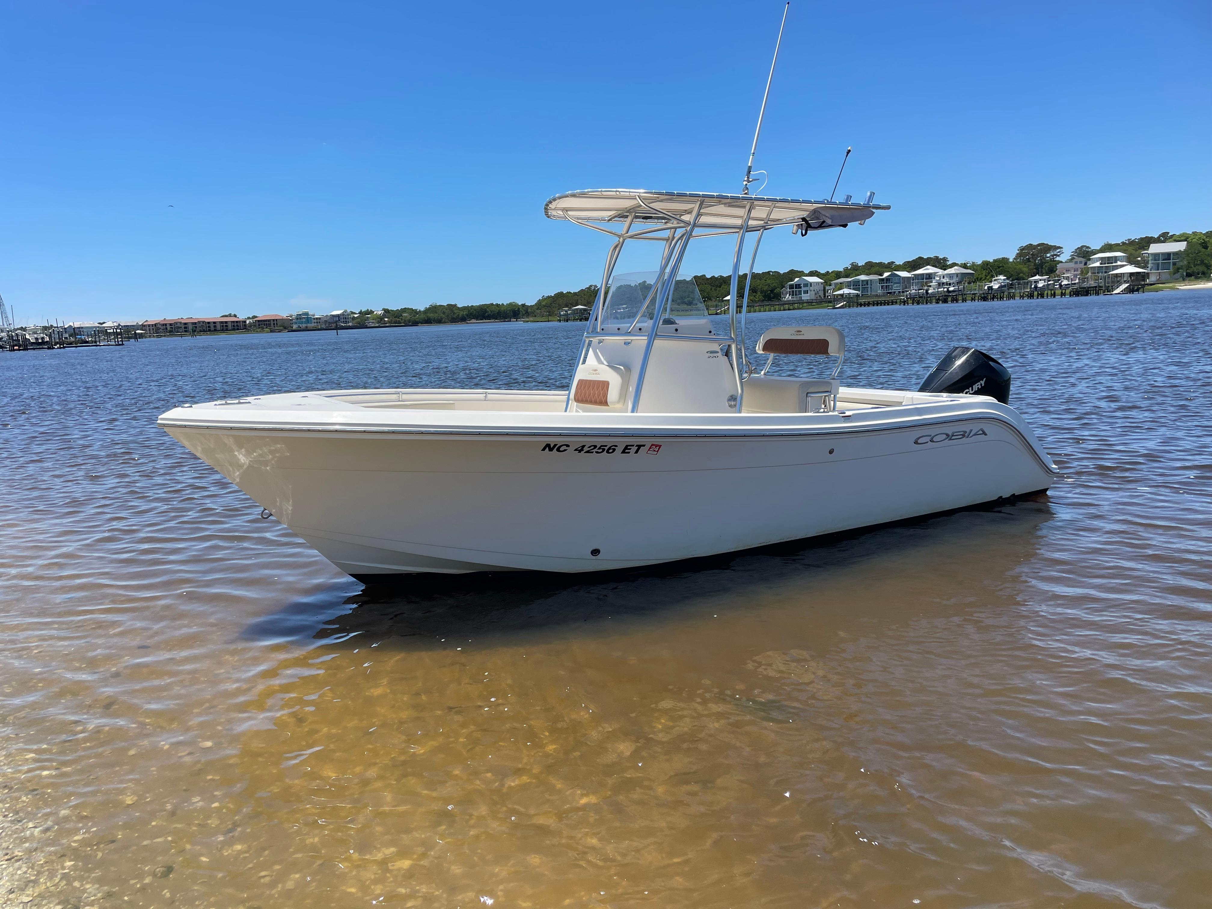 2021 Cobia 220 CC Centre Console for sale - YachtWorld