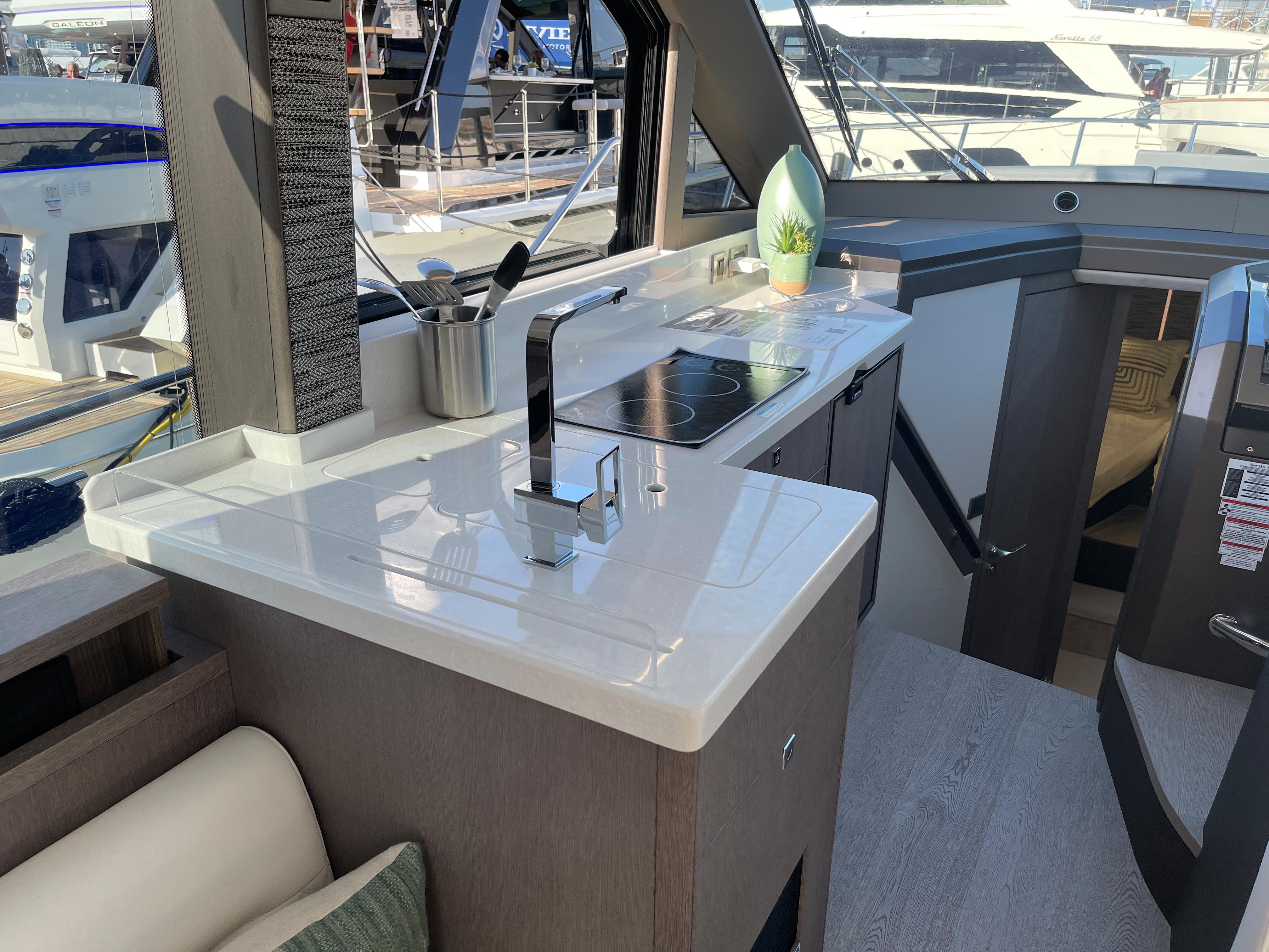 2024 Galeon 400 Fly Flybridge for sale - YachtWorld