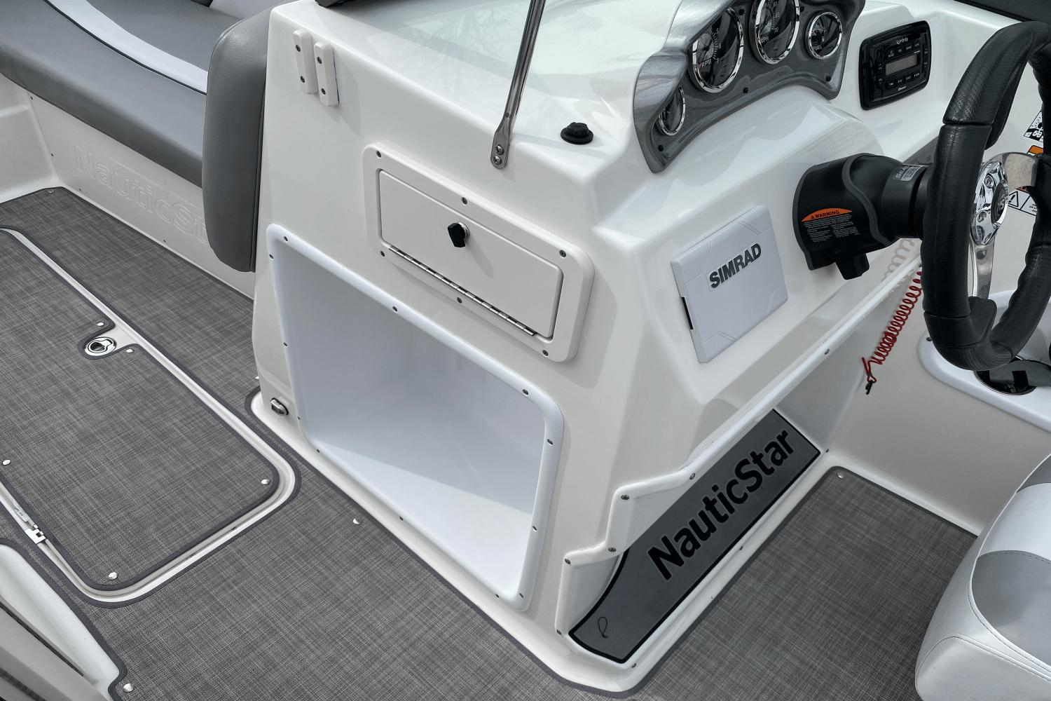 2021 NauticStar 223 DC Runabout for sale - YachtWorld