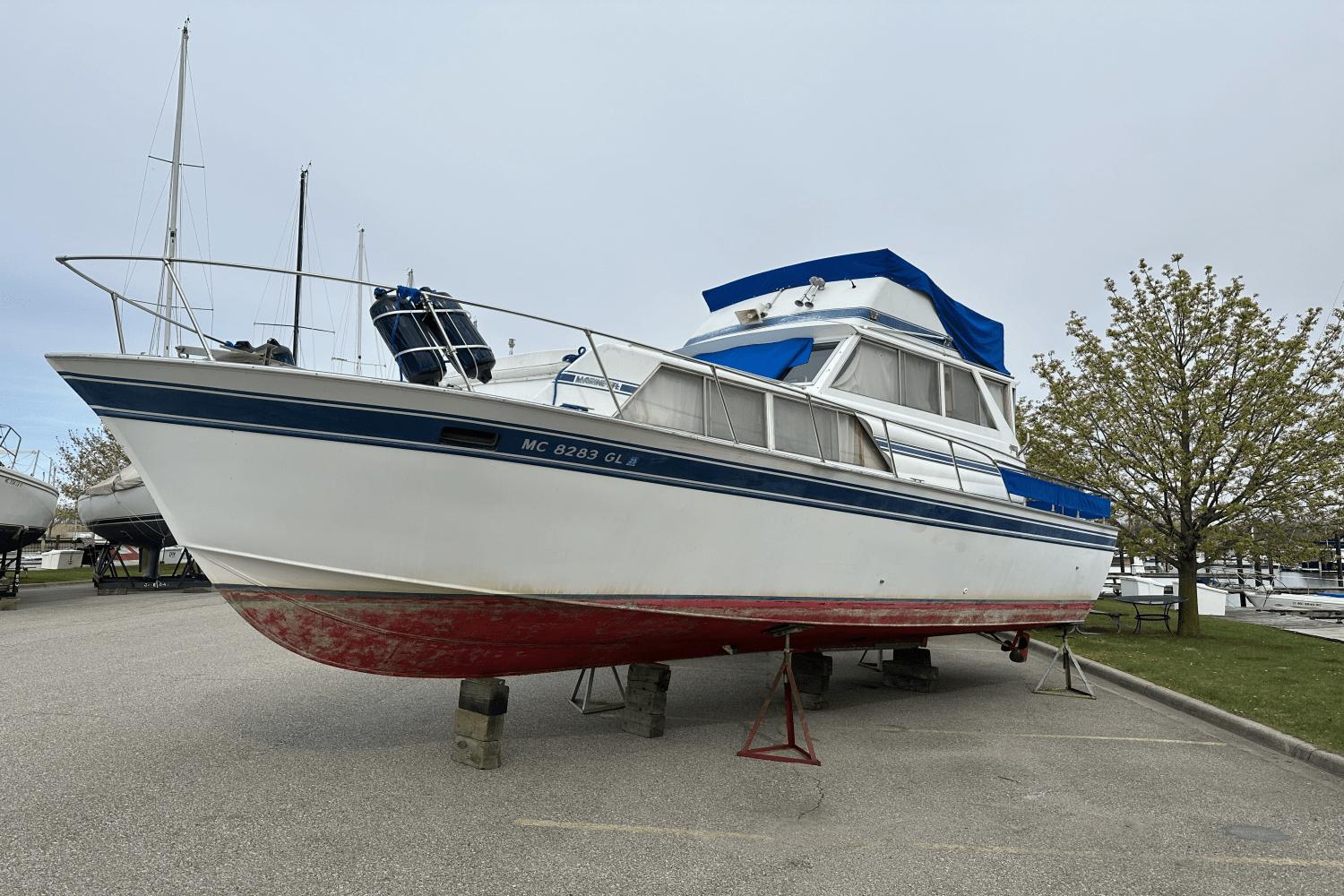 1979 Marinette MARINETTE Sports Cruiser myytävät - YachtWorld