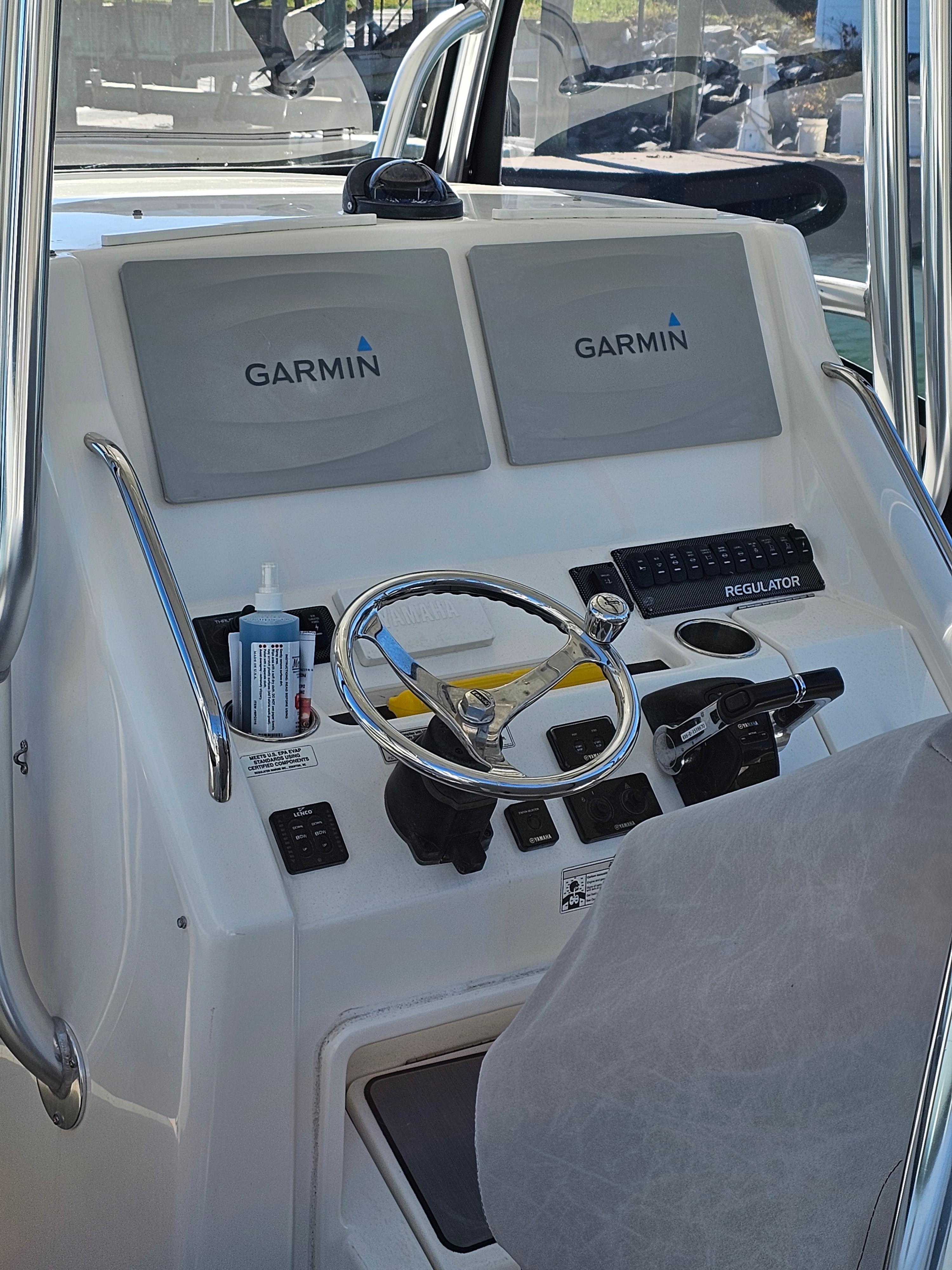 2017 Regulator 31 CC Centre Console for sale - YachtWorld