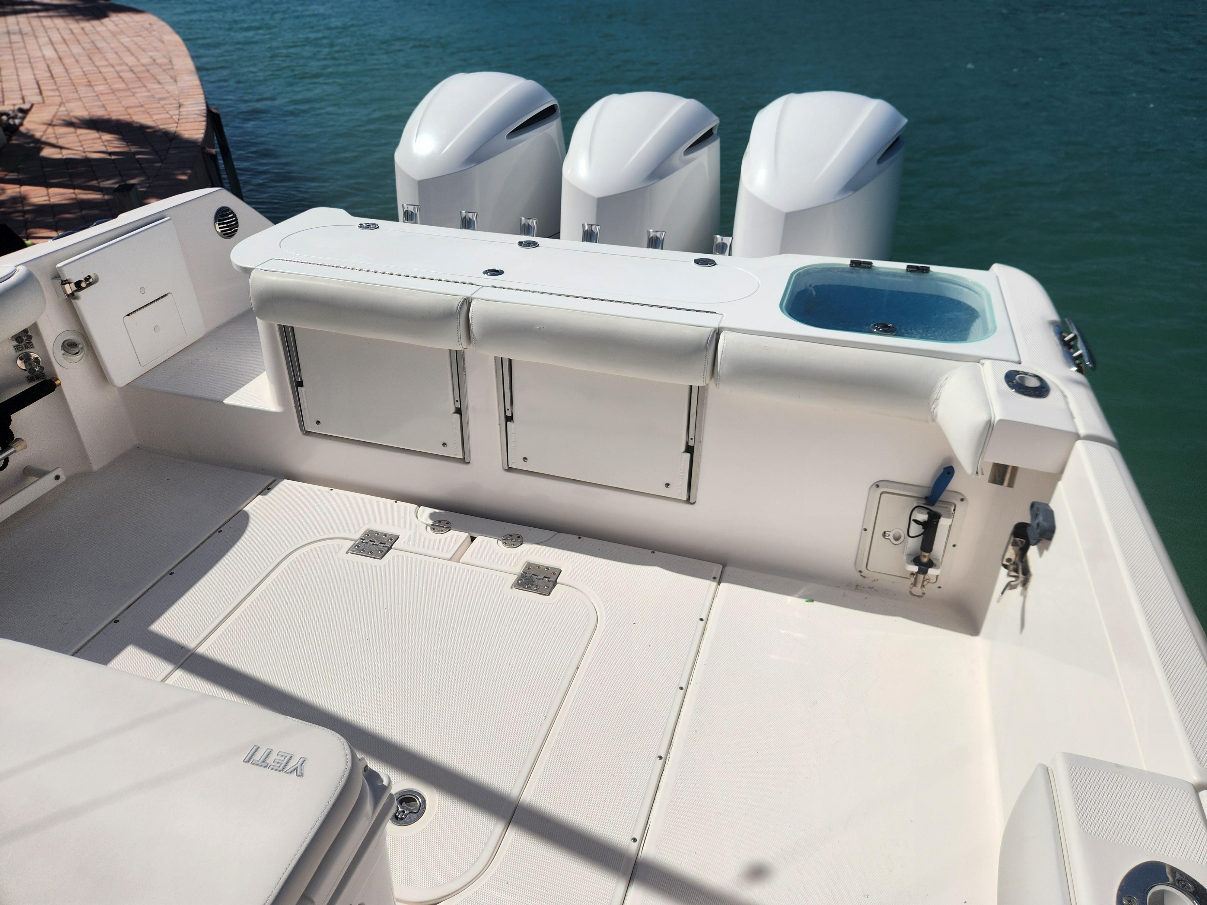 2014 Everglades 350LX Express Cruiser for sale - YachtWorld