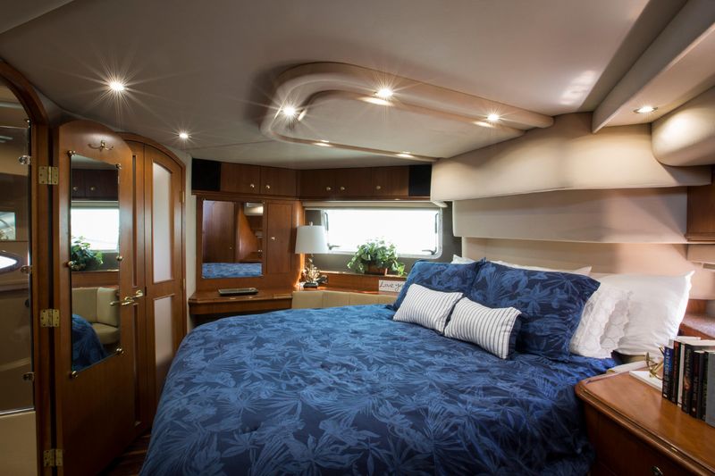 2001 Cruisers Yachts 4450 Express Motoryacht - Weber Yachts