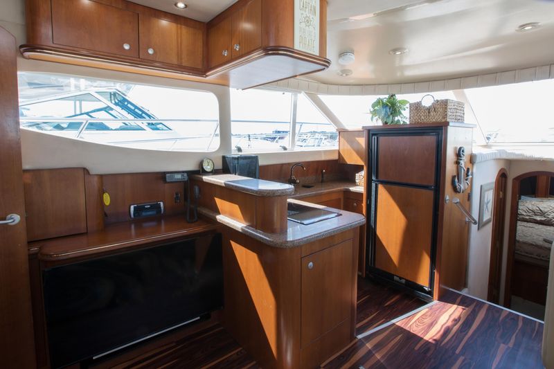 2001 Cruisers Yachts 4450 Express Motoryacht - Weber Yachts