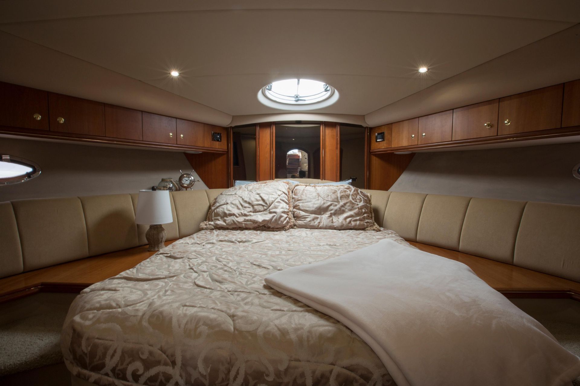 2001 Cruisers Yachts 4450 Express Motoryacht - Weber Yachts