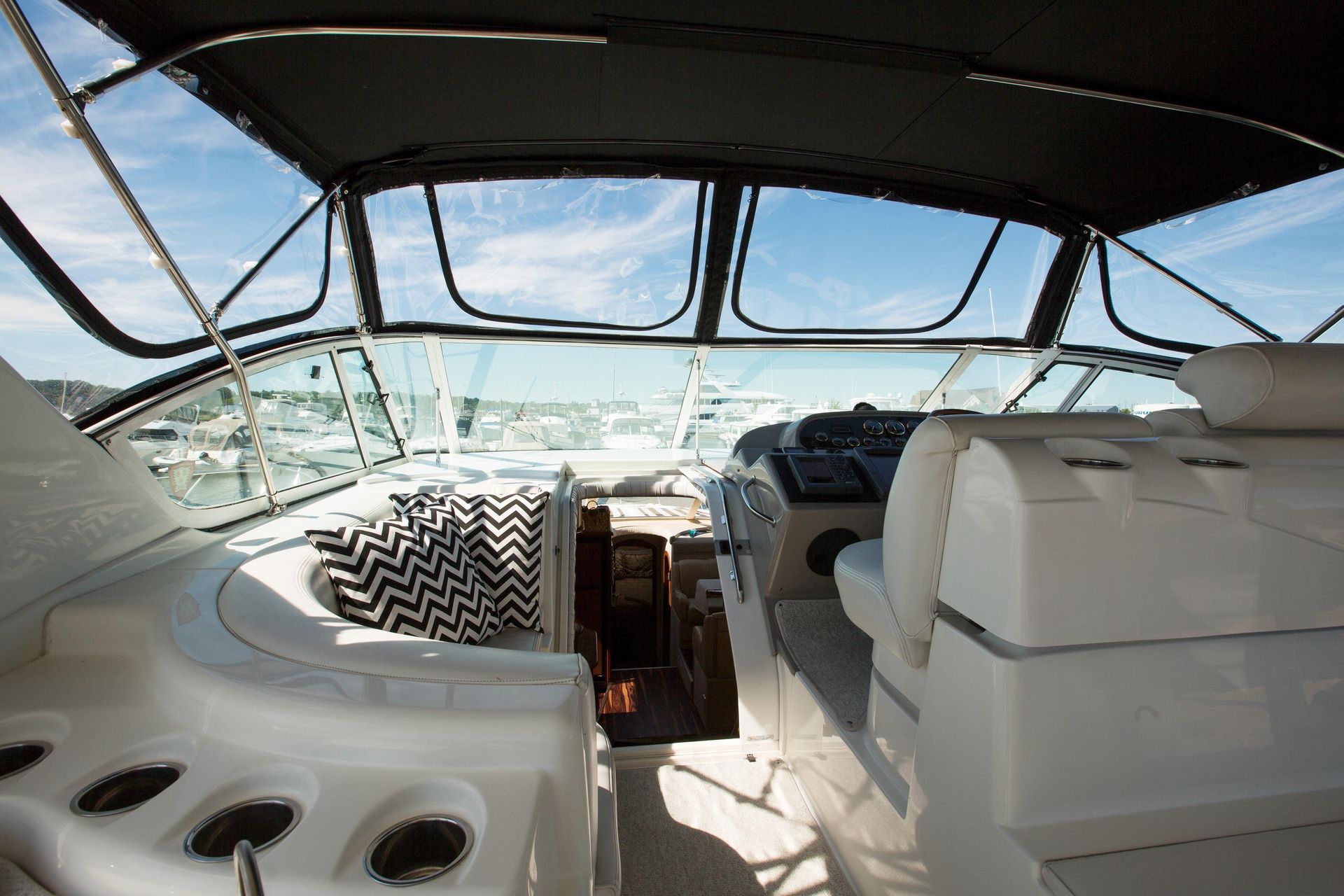 2001 Cruisers Yachts 4450 Express Motoryacht - Weber Yachts