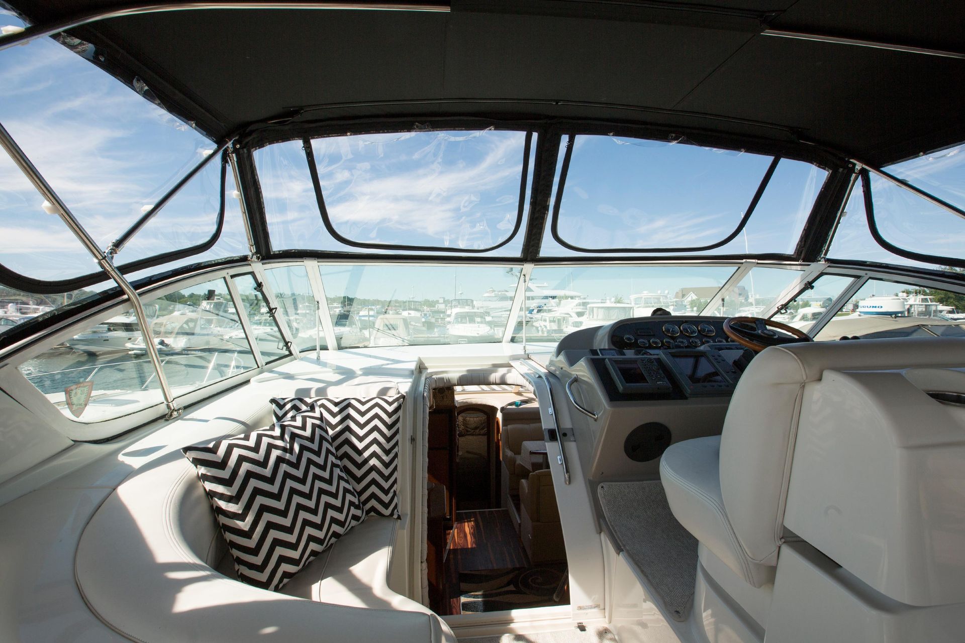 2001 Cruisers Yachts 4450 Express Motoryacht - Weber Yachts