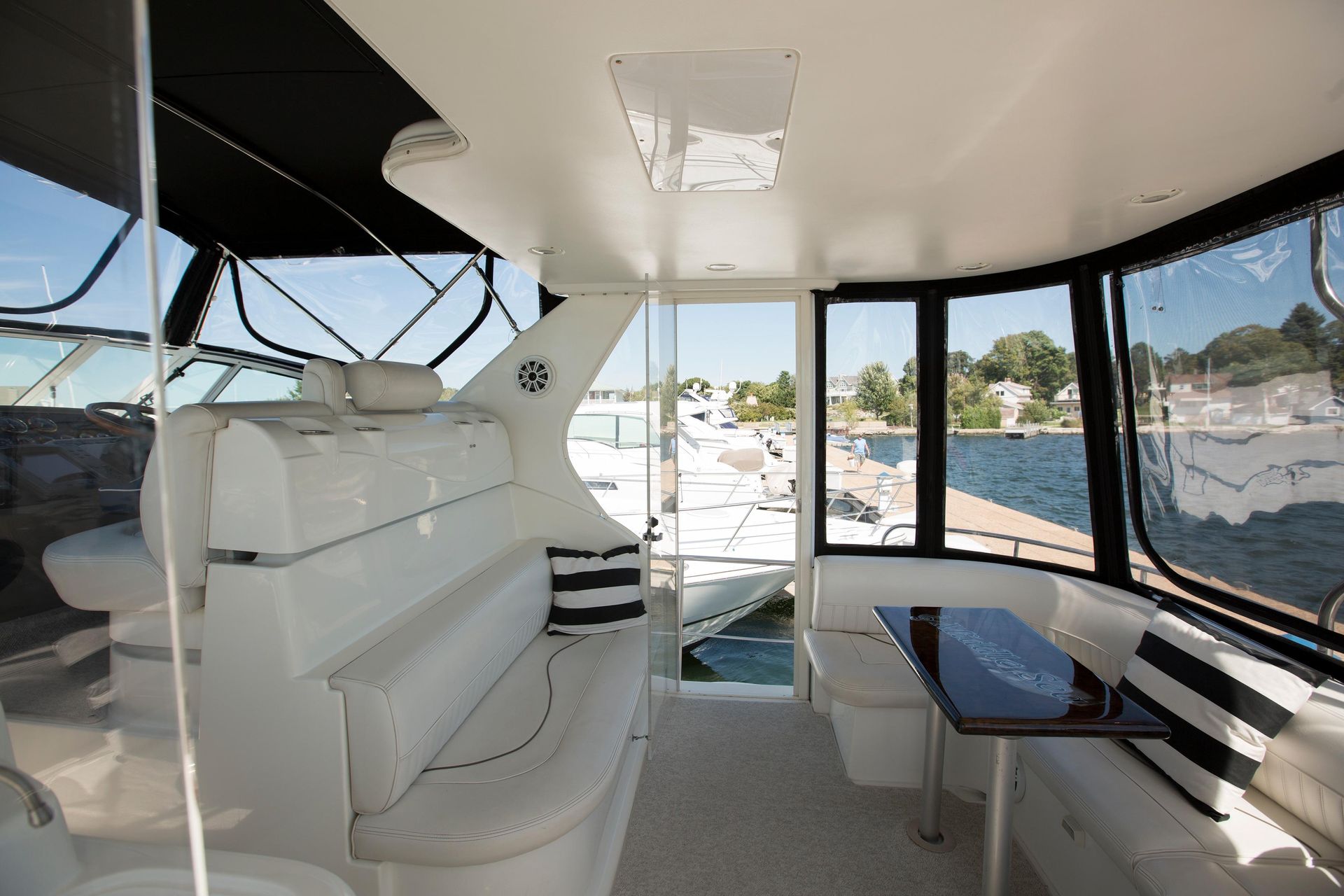 2001 Cruisers Yachts 4450 Express Motoryacht - Weber Yachts