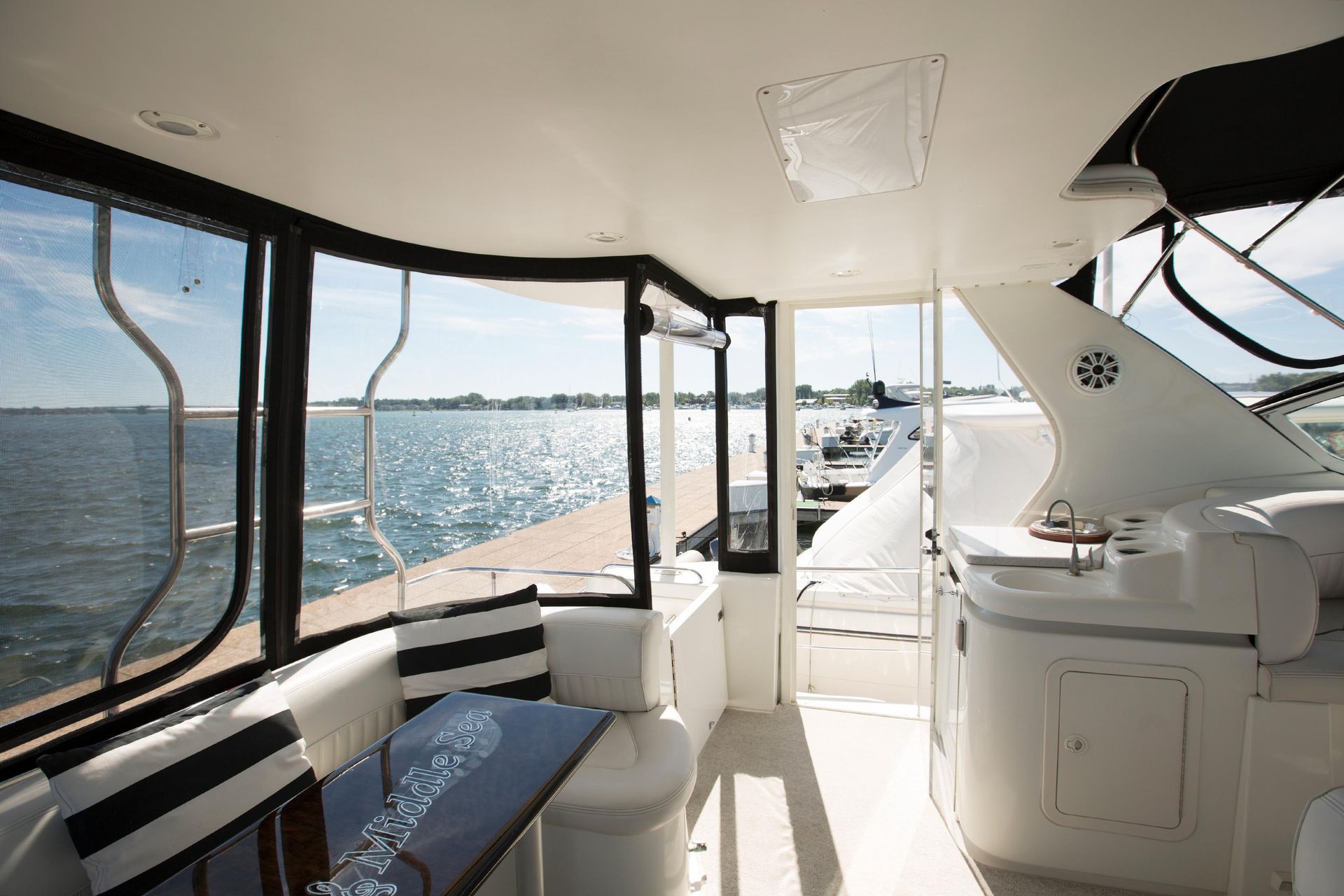 2001 Cruisers Yachts 4450 Express Motoryacht - Weber Yachts