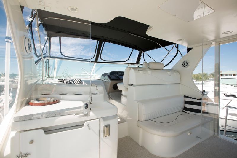 2001 Cruisers Yachts 4450 Express Motoryacht - Weber Yachts