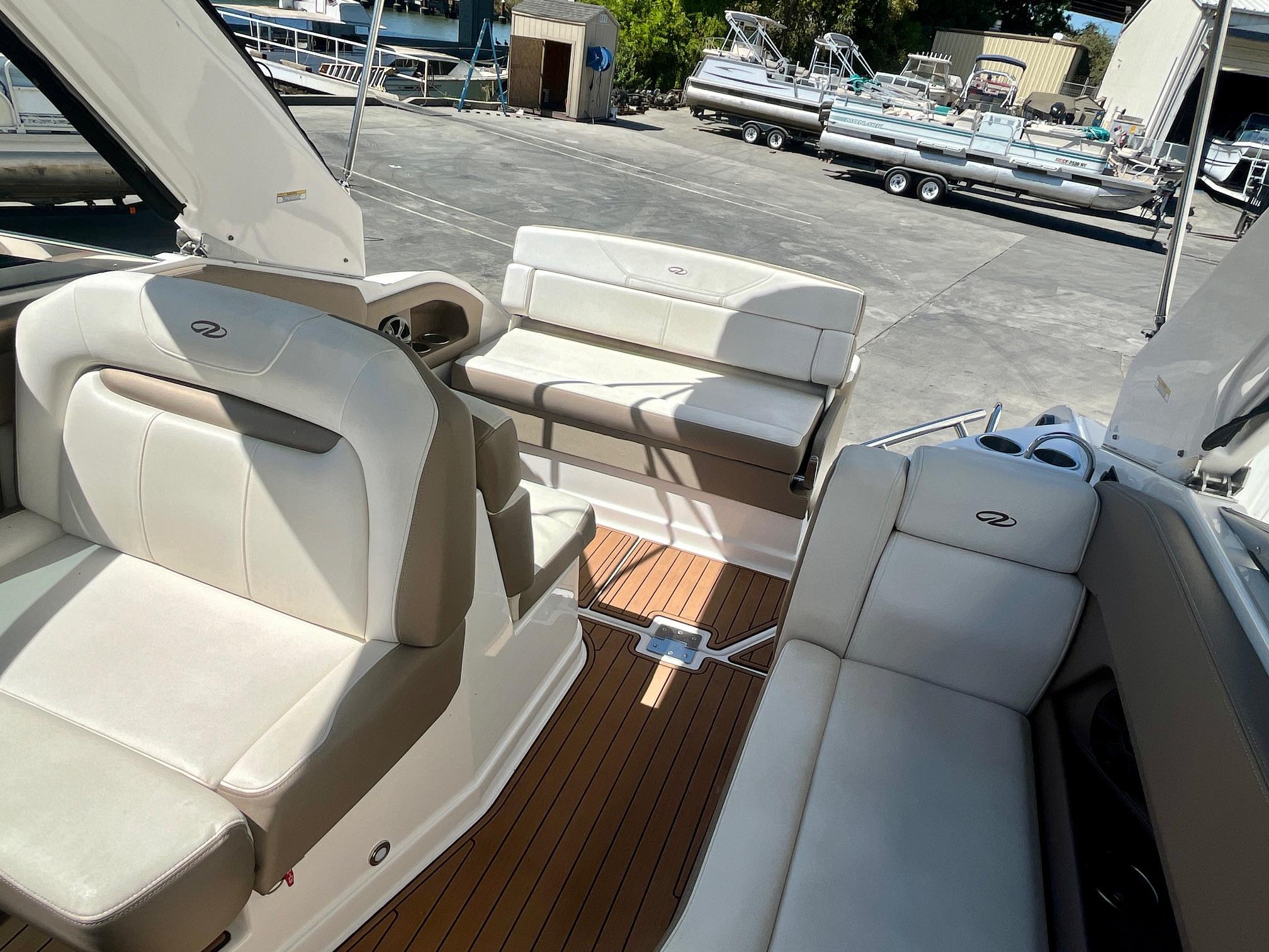 2017 Regal 28 Express Express Cruiser for sale - YachtWorld