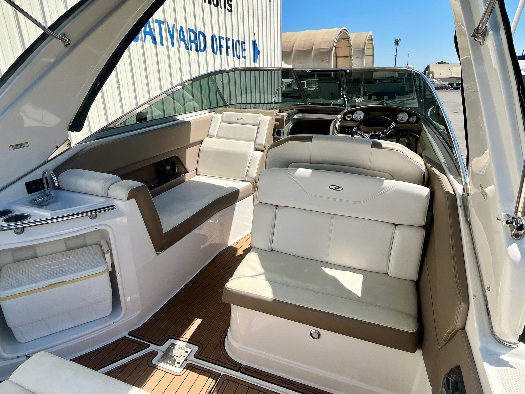 2017 Regal 28 Express Express Cruiser for sale - YachtWorld