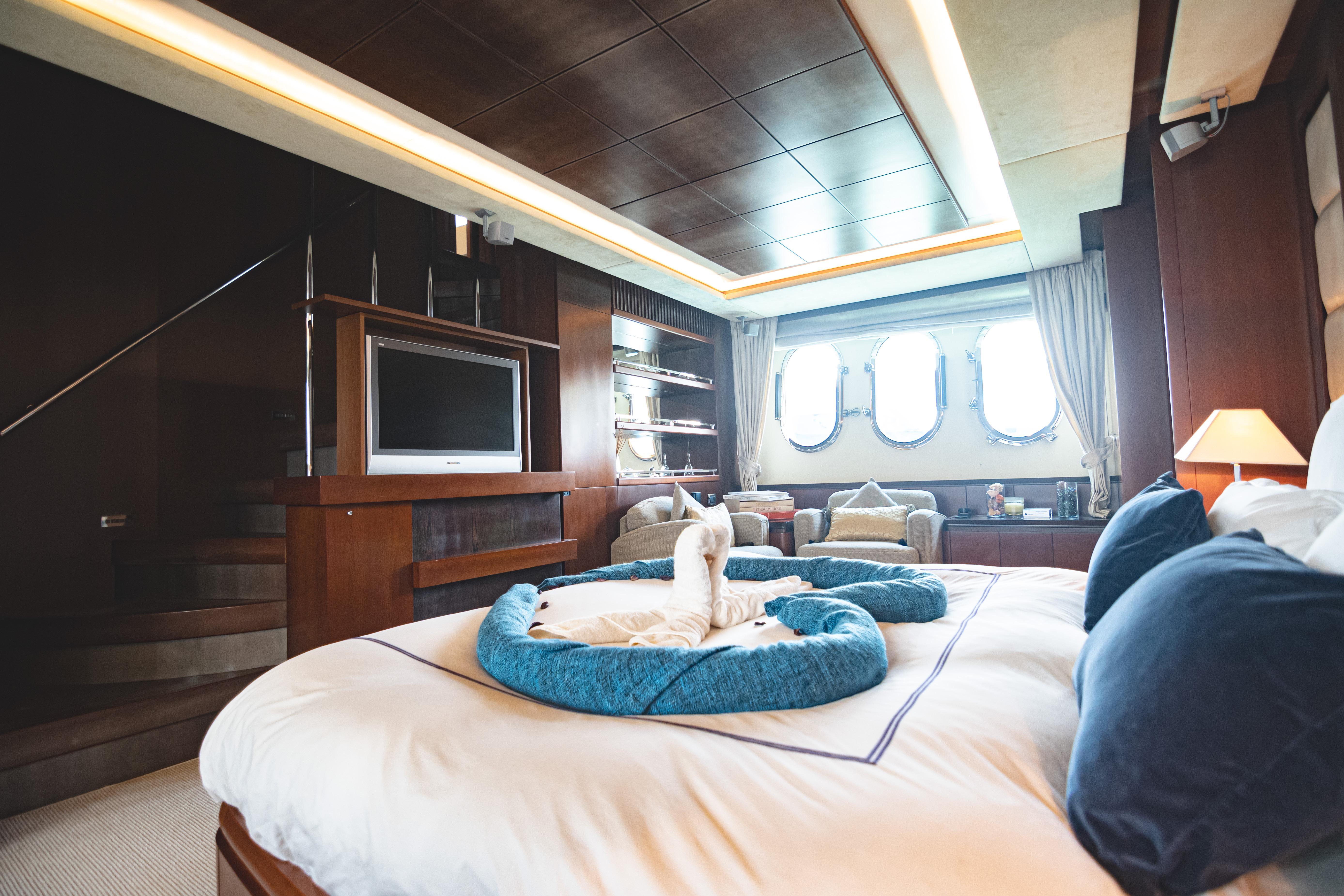 Hye Seas II Motor Yachts Azimut for sale - YachtWorld