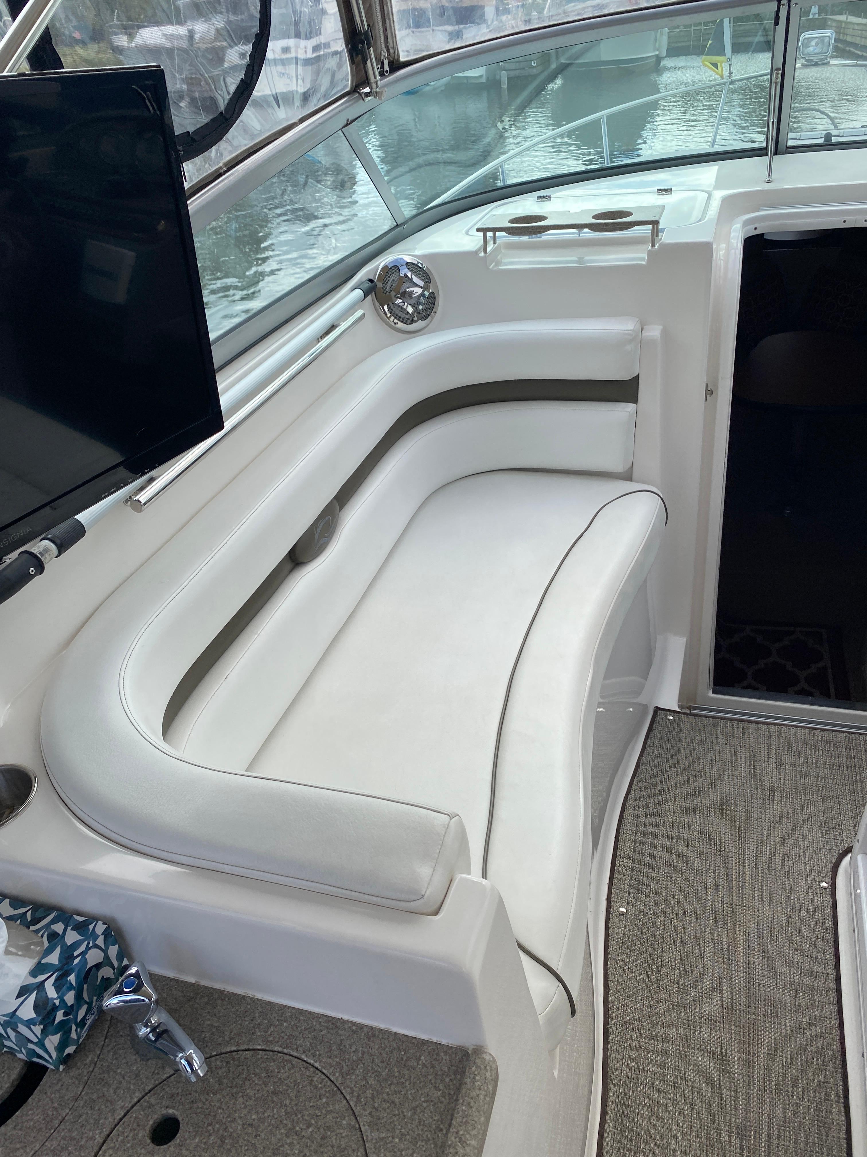 2011 Rinker 280 Express Cruiser Express Cruiser for sale - YachtWorld