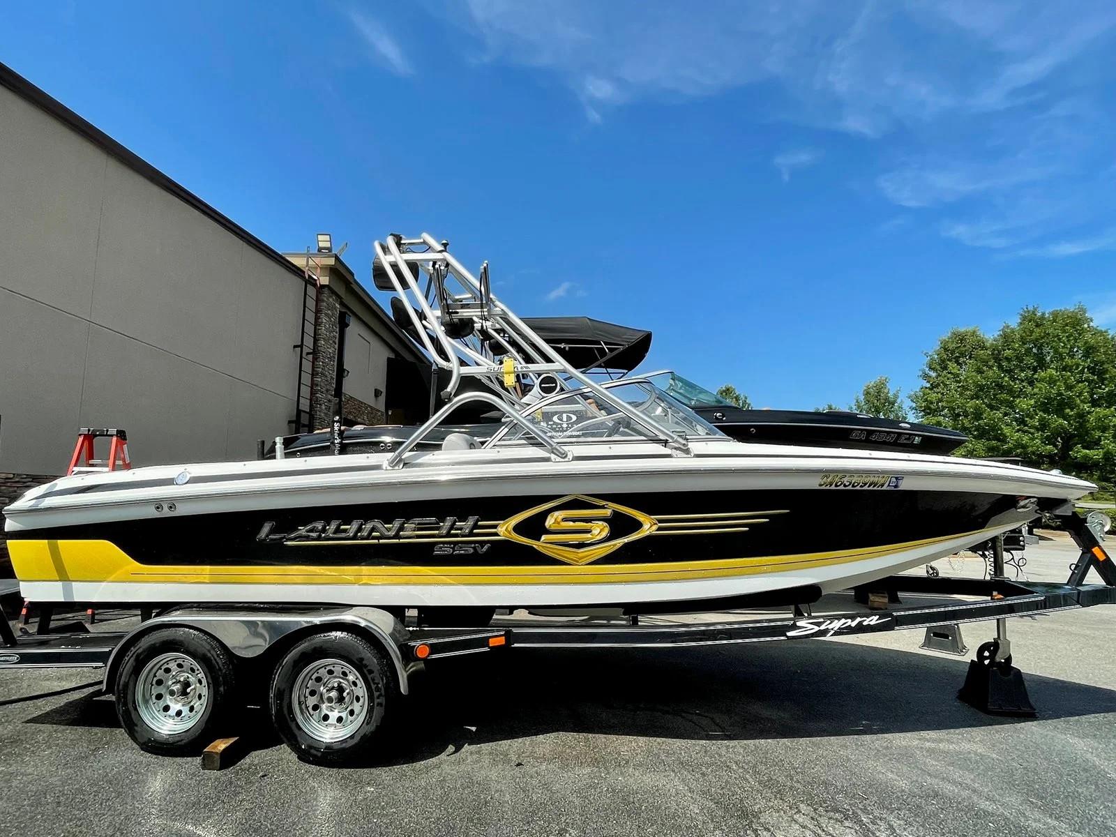 Black Supra Wakeboarding Boats