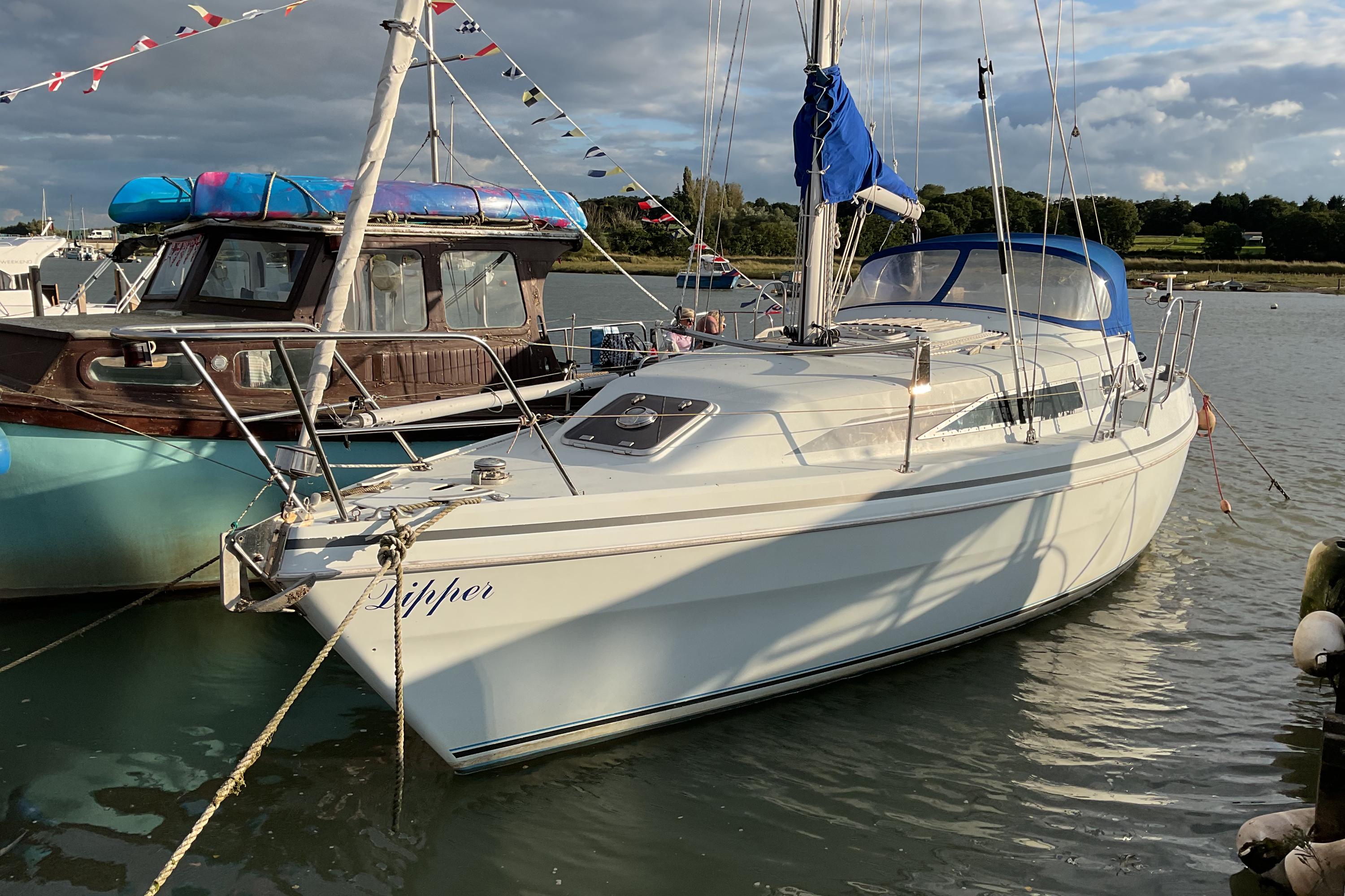 Used 1998 Hunter Channel 323 - Essex | TopBoats
