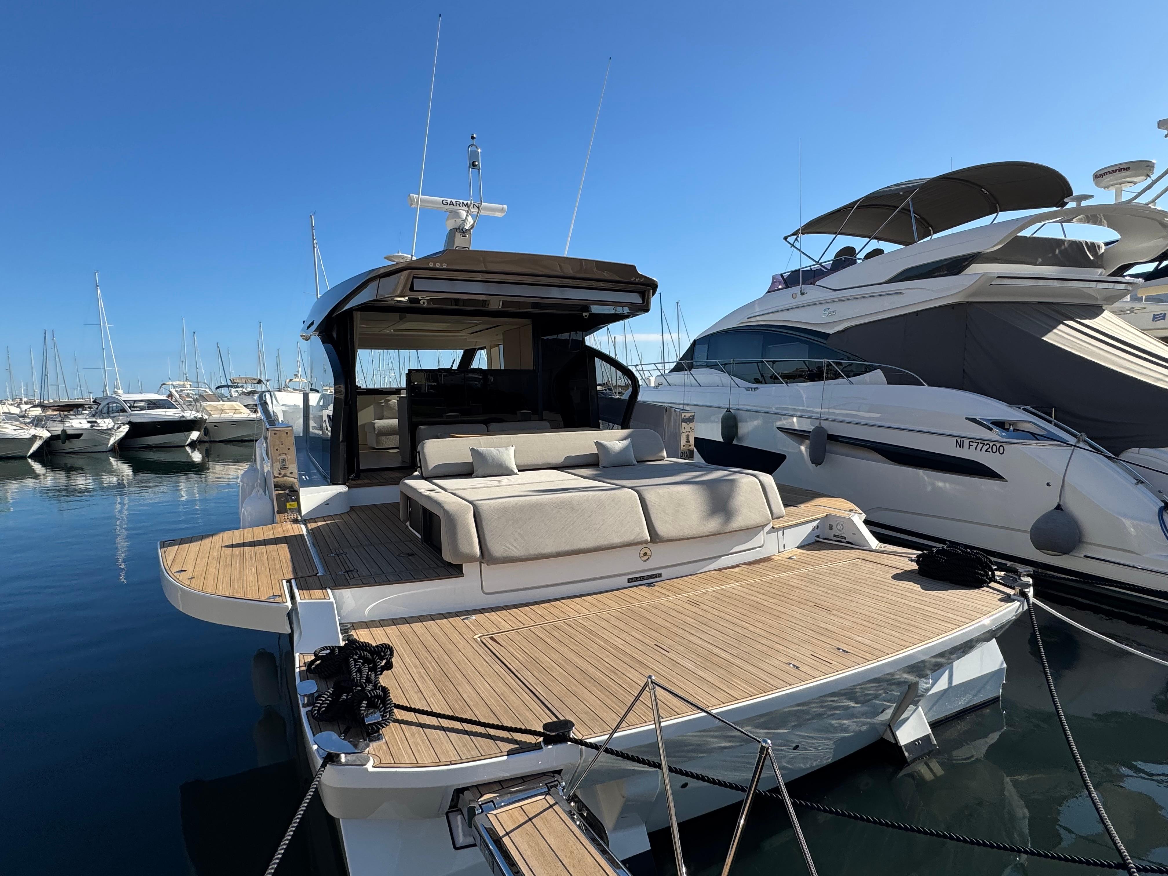 2024 Azimut Seadeck 6 Cruiser for sale - YachtWorld