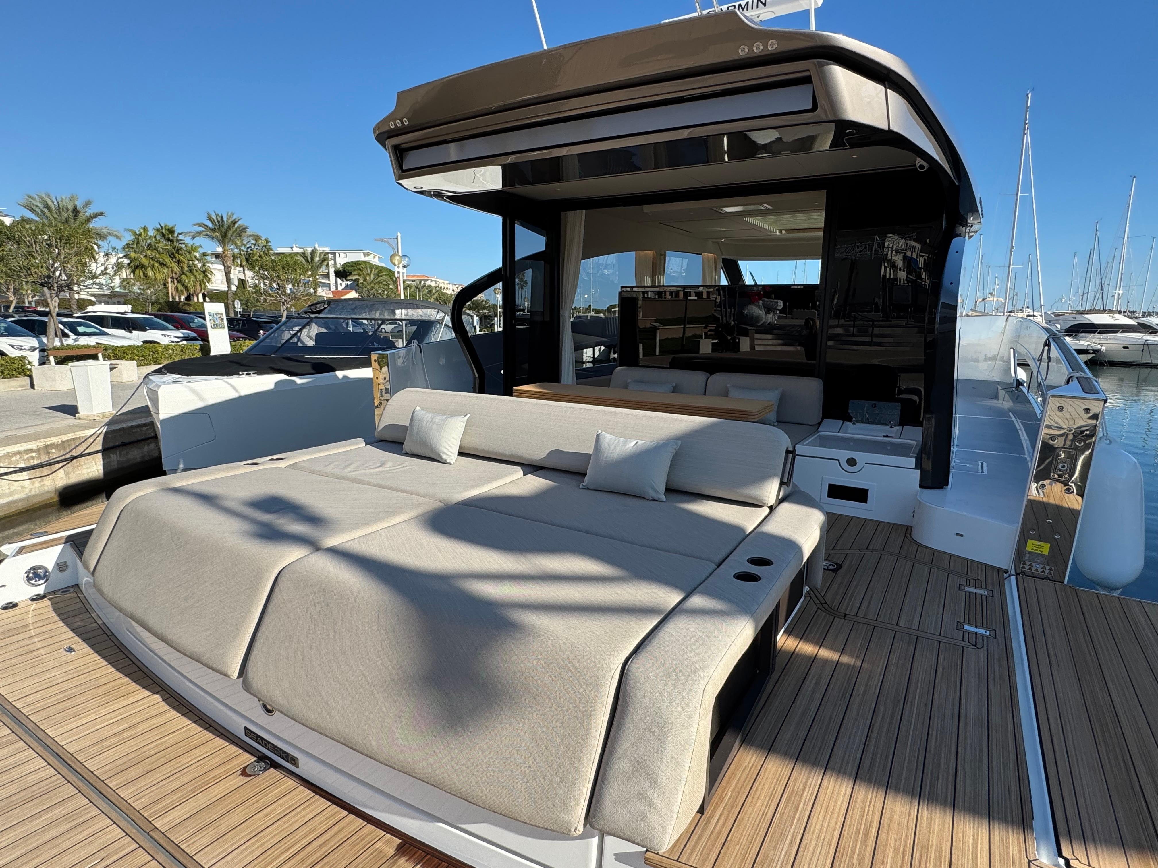 2024 Azimut Seadeck 6 Cruiser for sale - YachtWorld