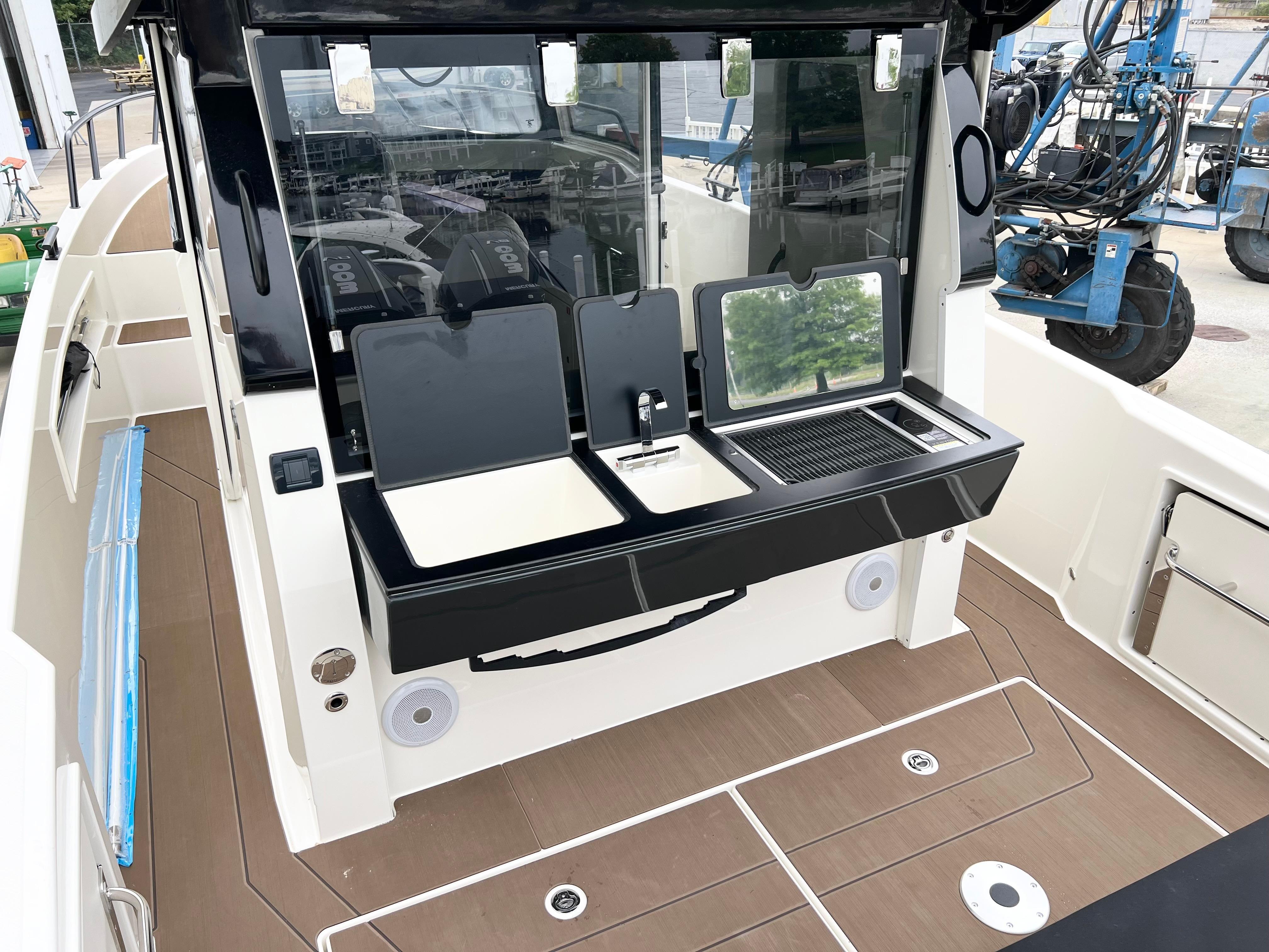 2025 Navan C30 Express Cruiser for sale - YachtWorld