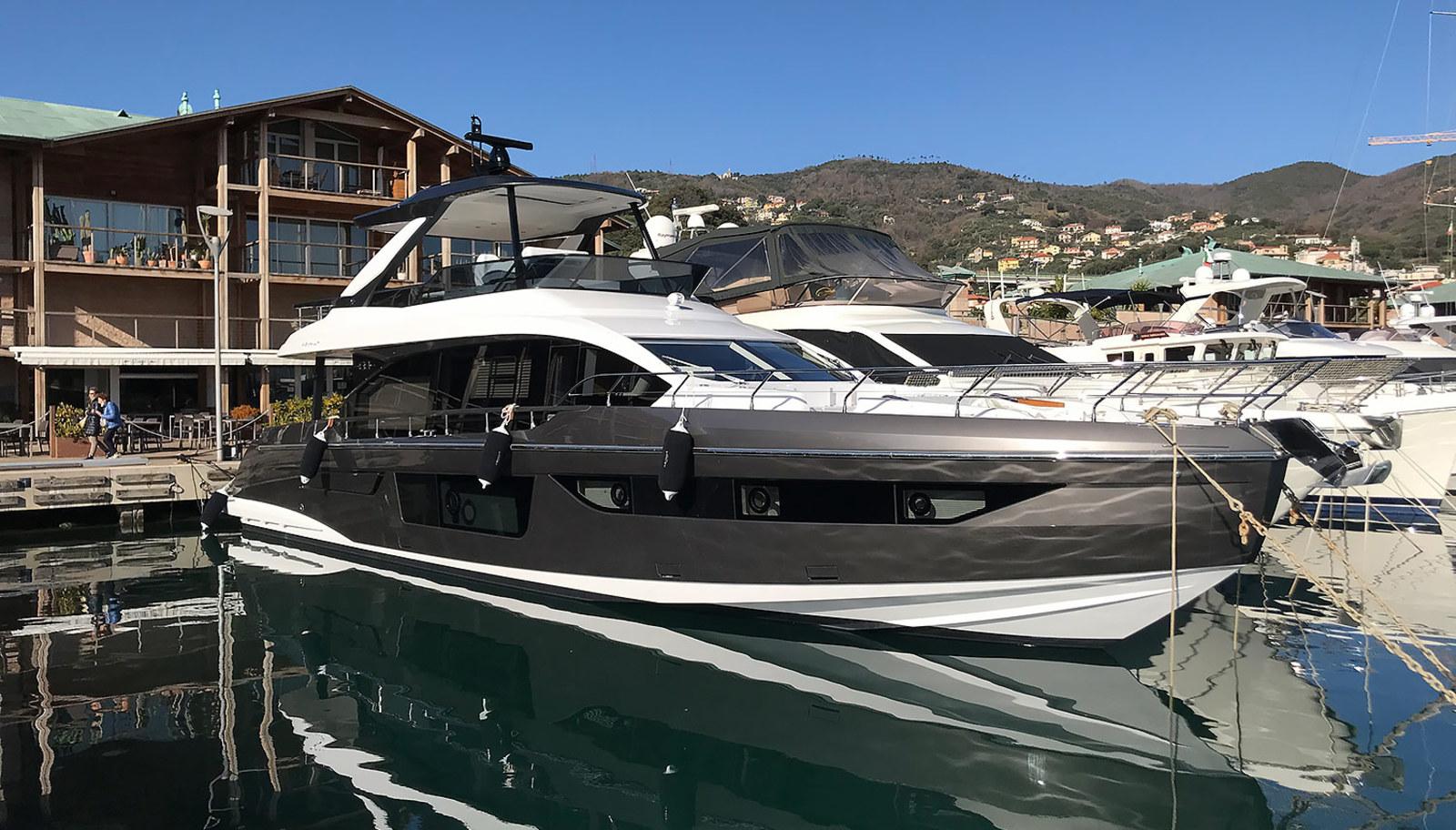 2021 Azimut 68 FLYBRIDGE Flybridge for sale - YachtWorld