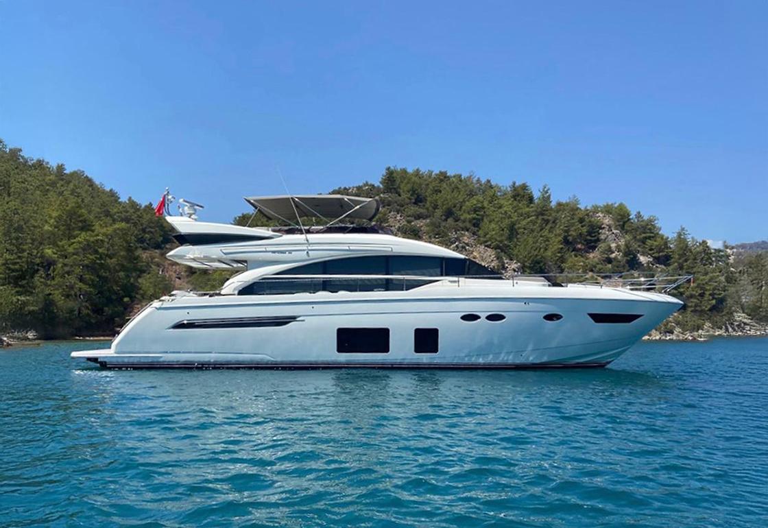 Tweedehands 2018 Princess F68 | YachtFocus