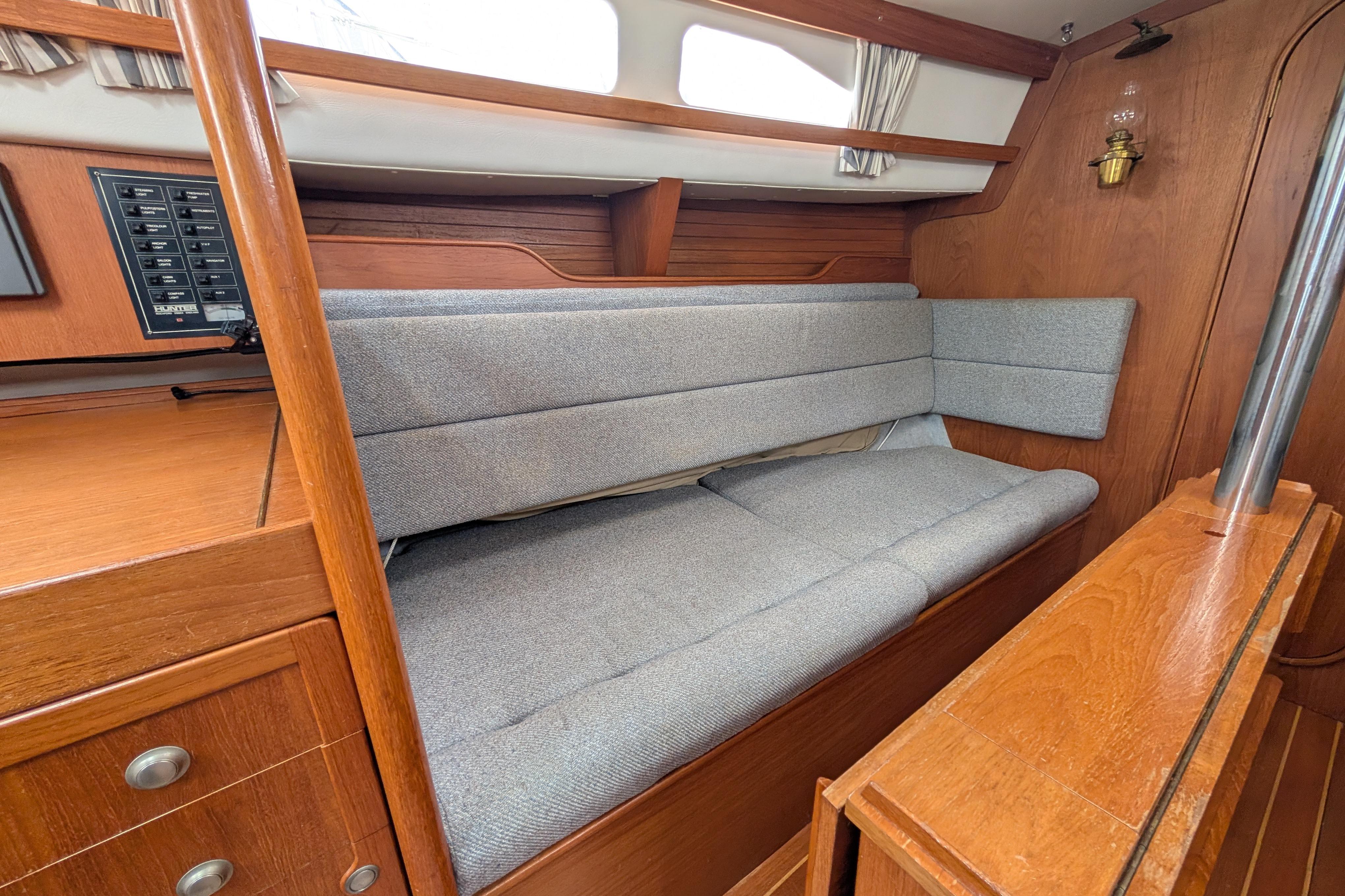 Tweedehands 1995 British Hunter Channel 32 - Dorset | YachtFocus