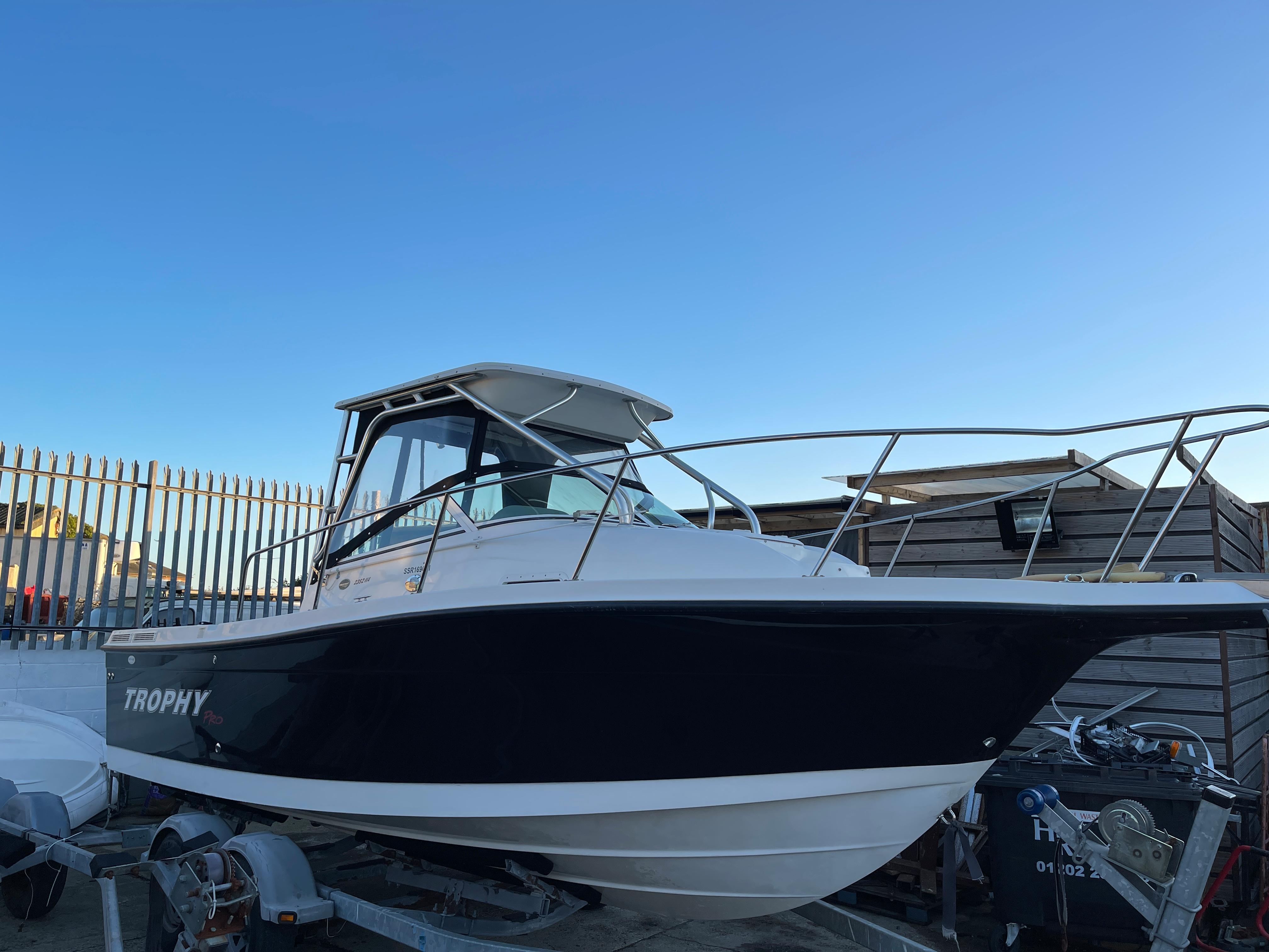 2012 Trophy 2352 Walkaround Fischerboot (Salzwasser) Kaufen - YachtWorld