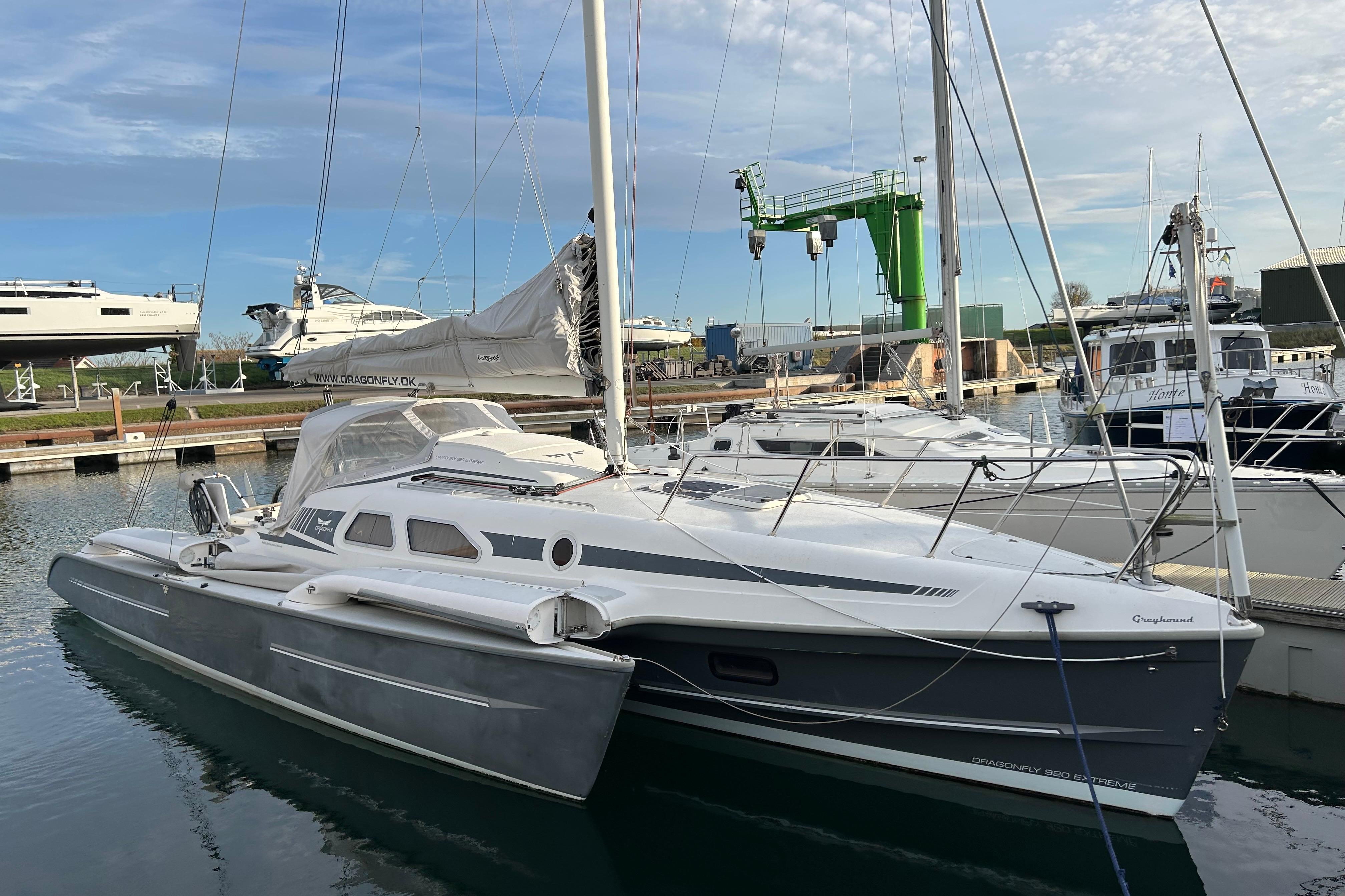 Dragonfly 920 | 2003 | 9m | Boatshop24