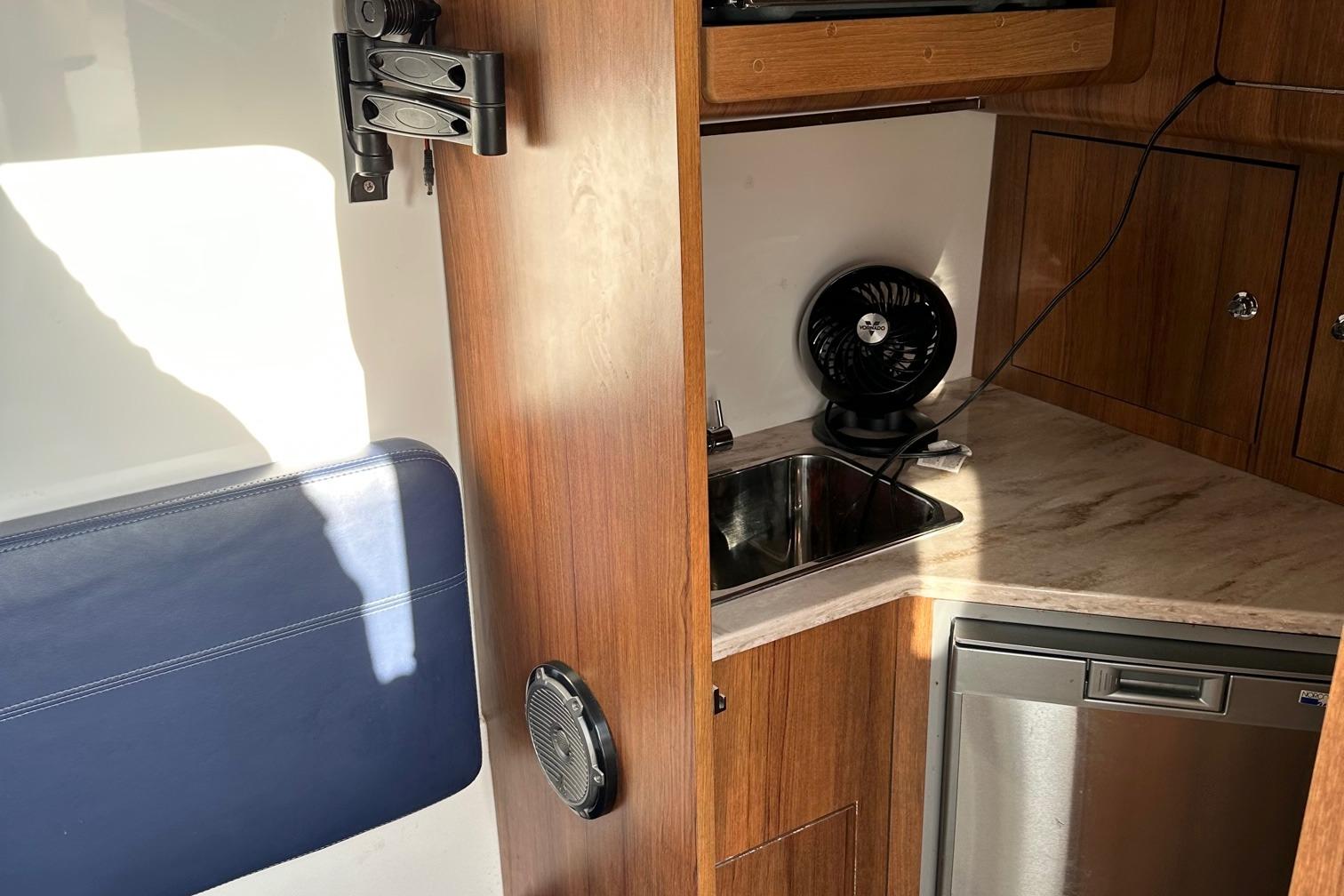 2020 Invincible Center cabin Center Console for sale - YachtWorld