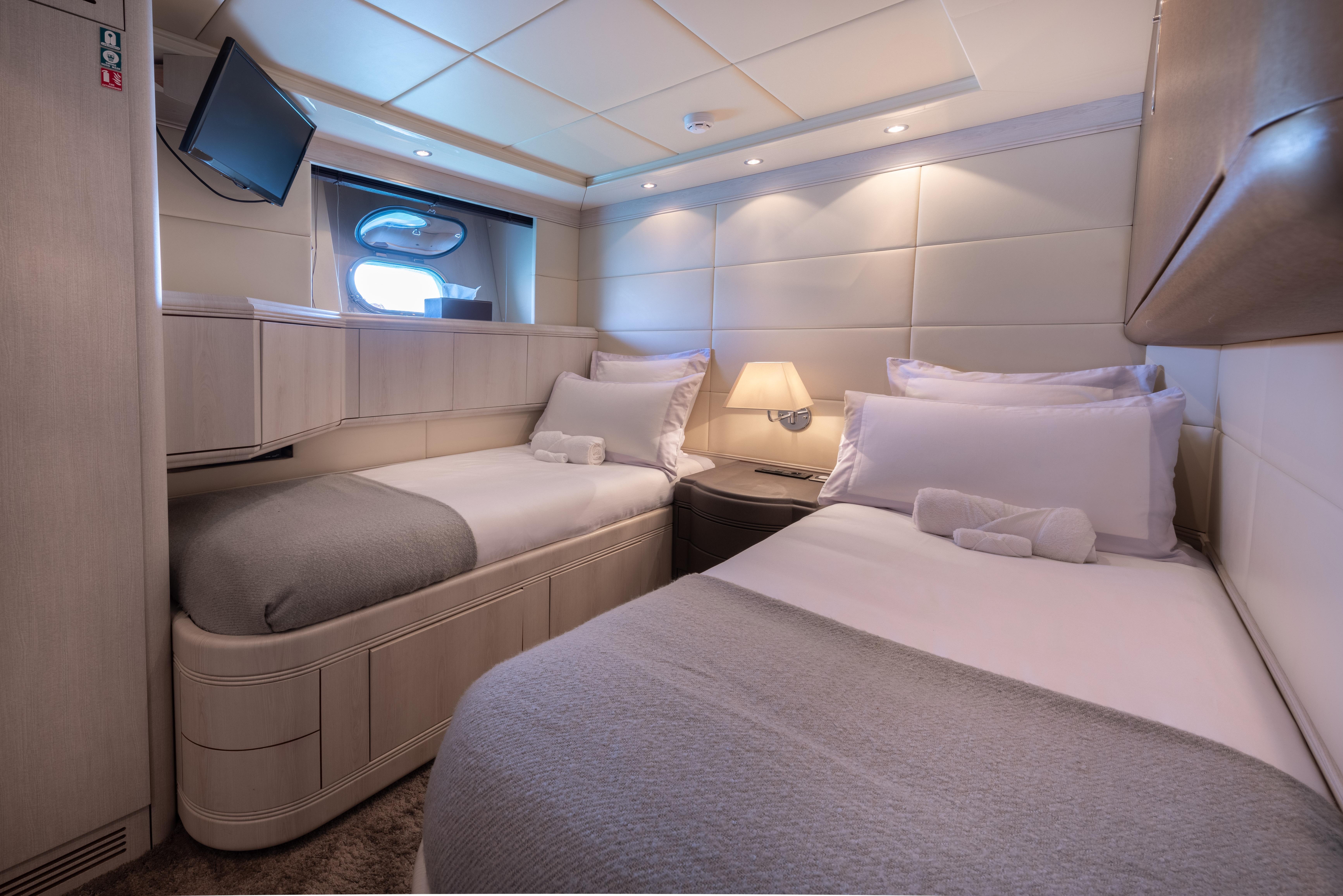 LAUREN V Bateaux non spécifiés Mangusta à vendre - YachtWorld