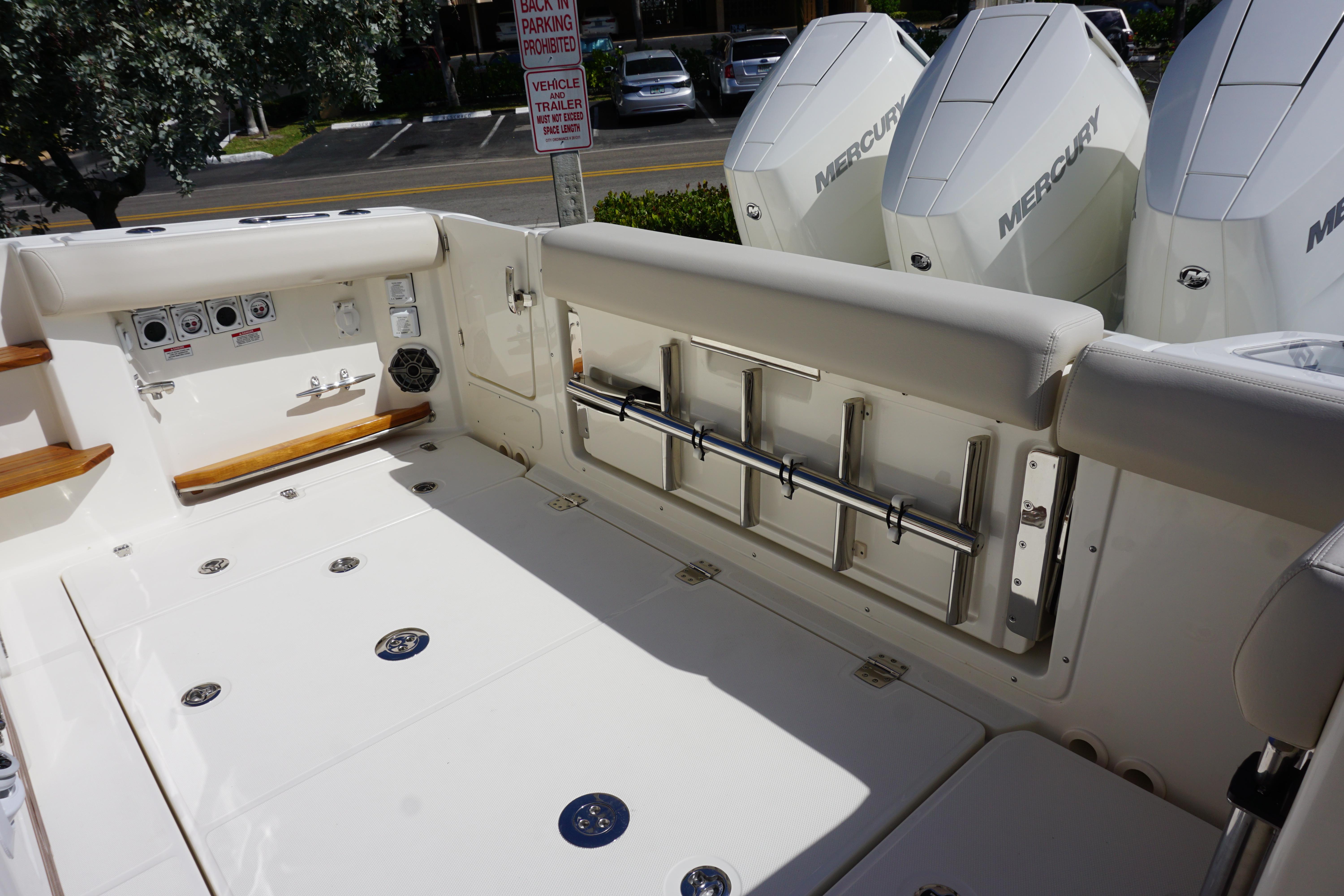 2024 Boston Whaler 350 Realm Express Cruiser for sale - YachtWorld