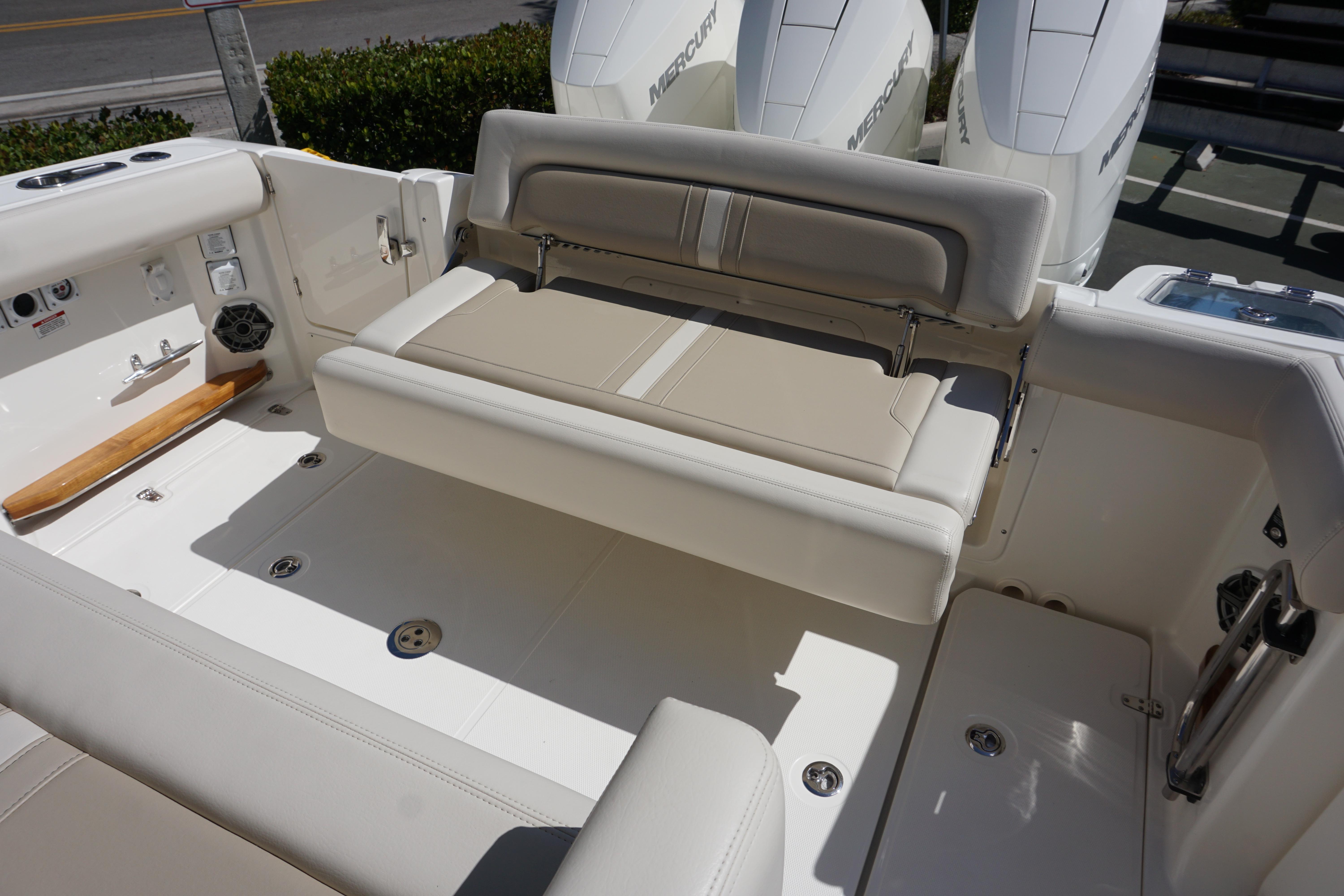 2024 Boston Whaler 350 Realm Express Cruiser for sale - YachtWorld