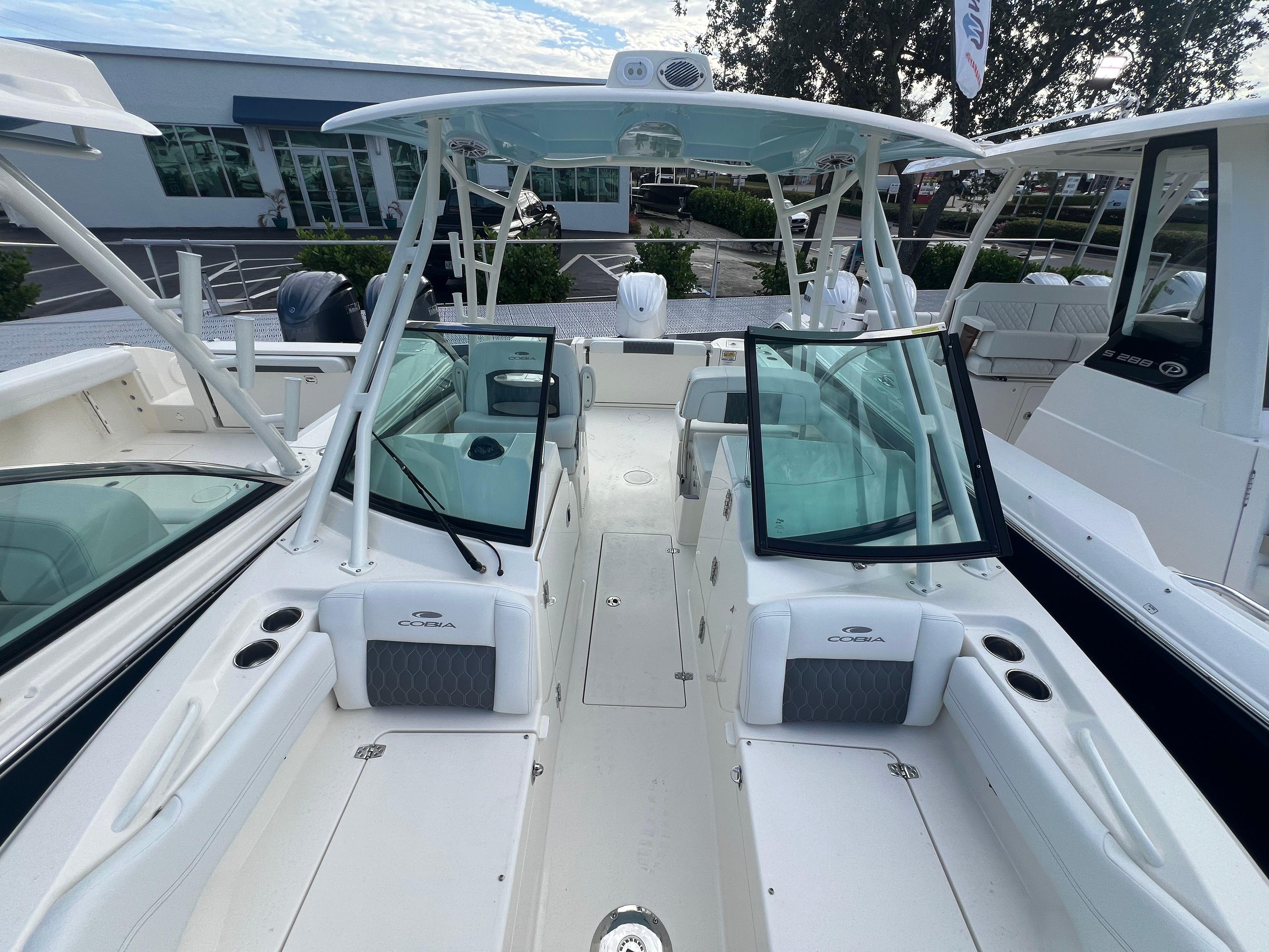 2025 Cobia 240 Dual Console Dual Console for sale - YachtWorld