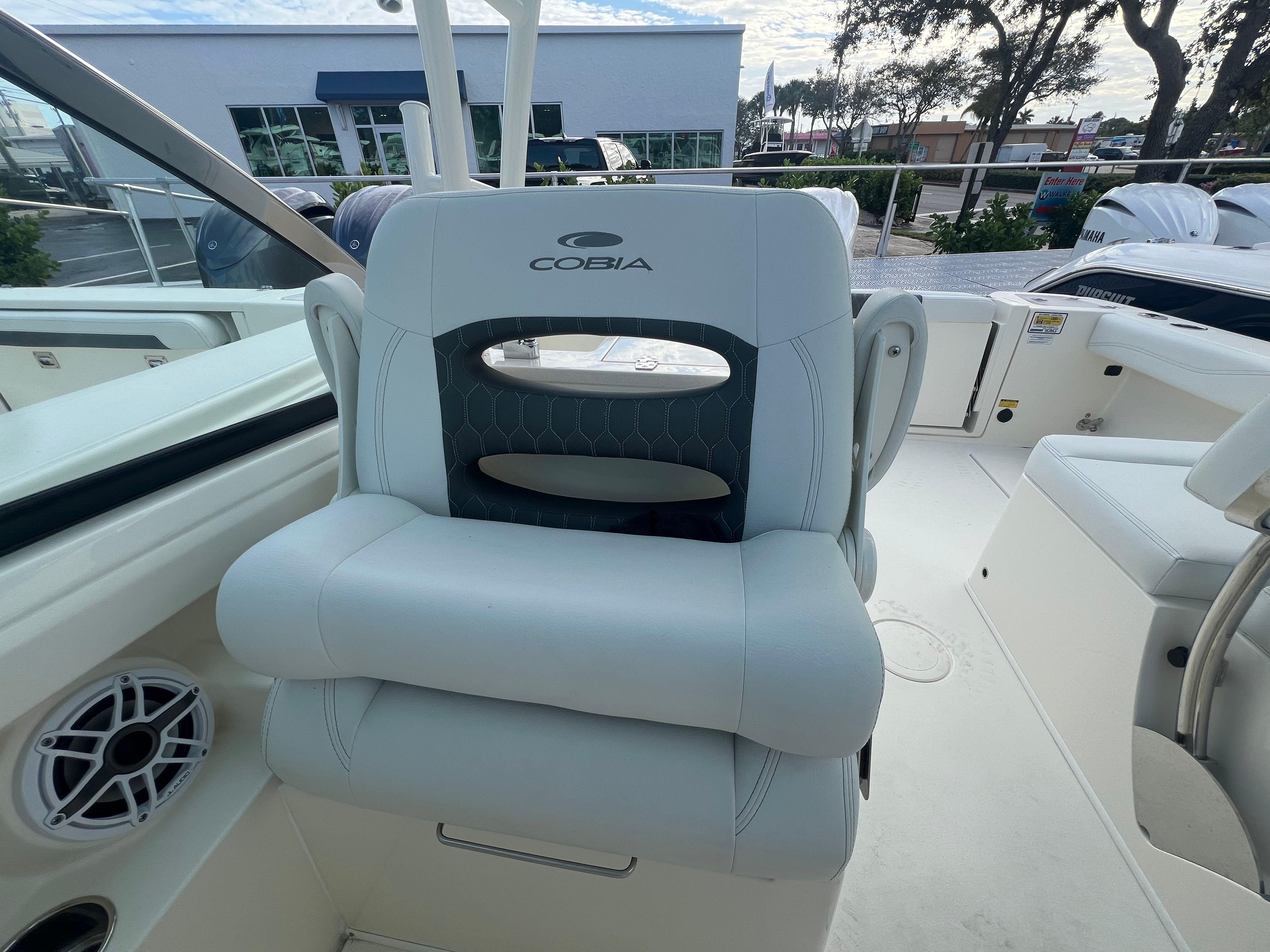 2025 Cobia 240 Dual Console Dual Console for sale - YachtWorld