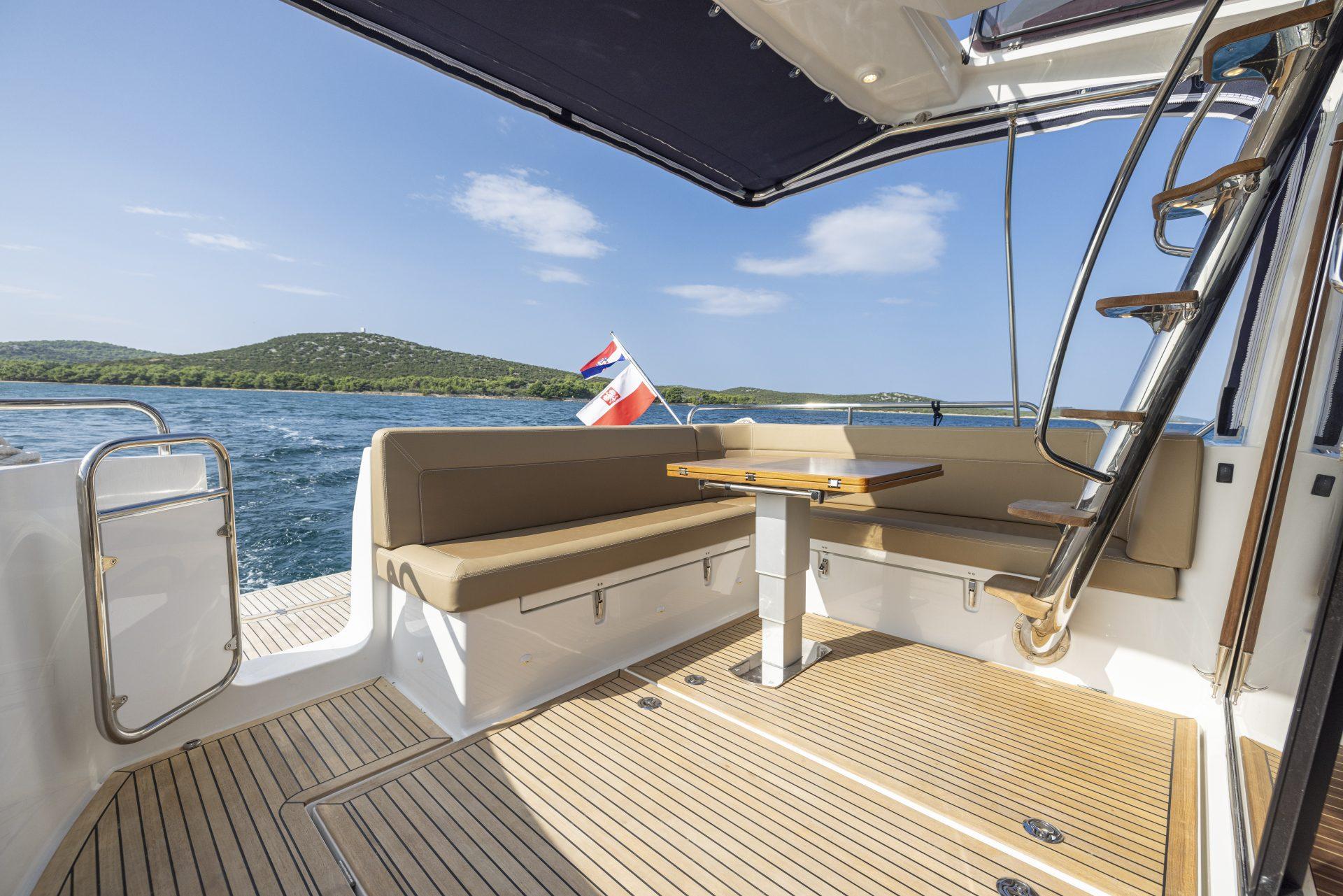 Nimbus 405 Flybridge Neu in Florida - iNautia