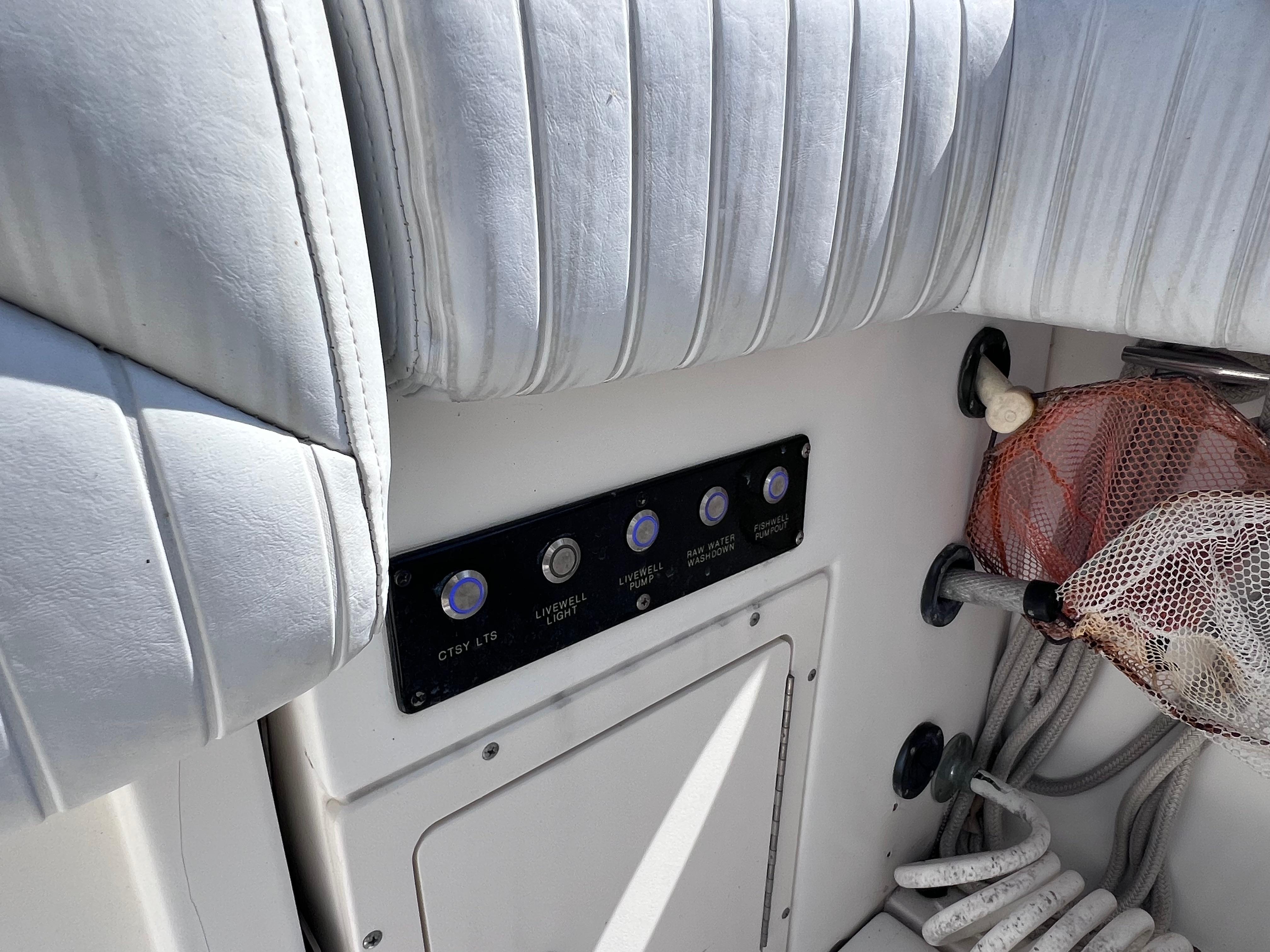 2000 Boston Whaler 28 Conquest Cruiser for sale - YachtWorld