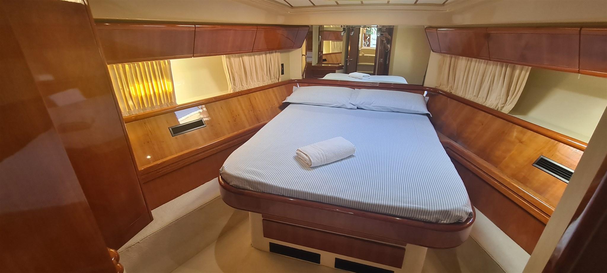 Used 2000 Ferretti Yachts Ferretti 57' | TopBoats