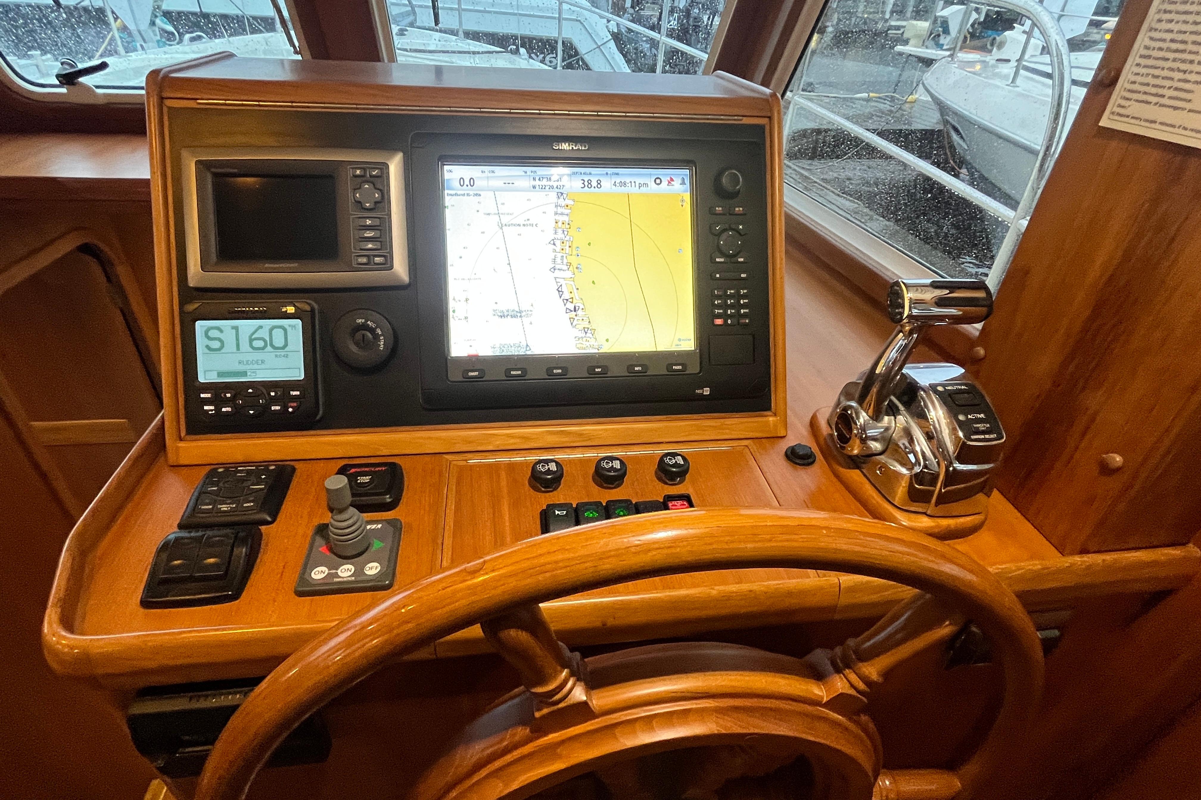 2012 Helmsman Trawlers 37 Sedan Trålare till salu- YachtWorld